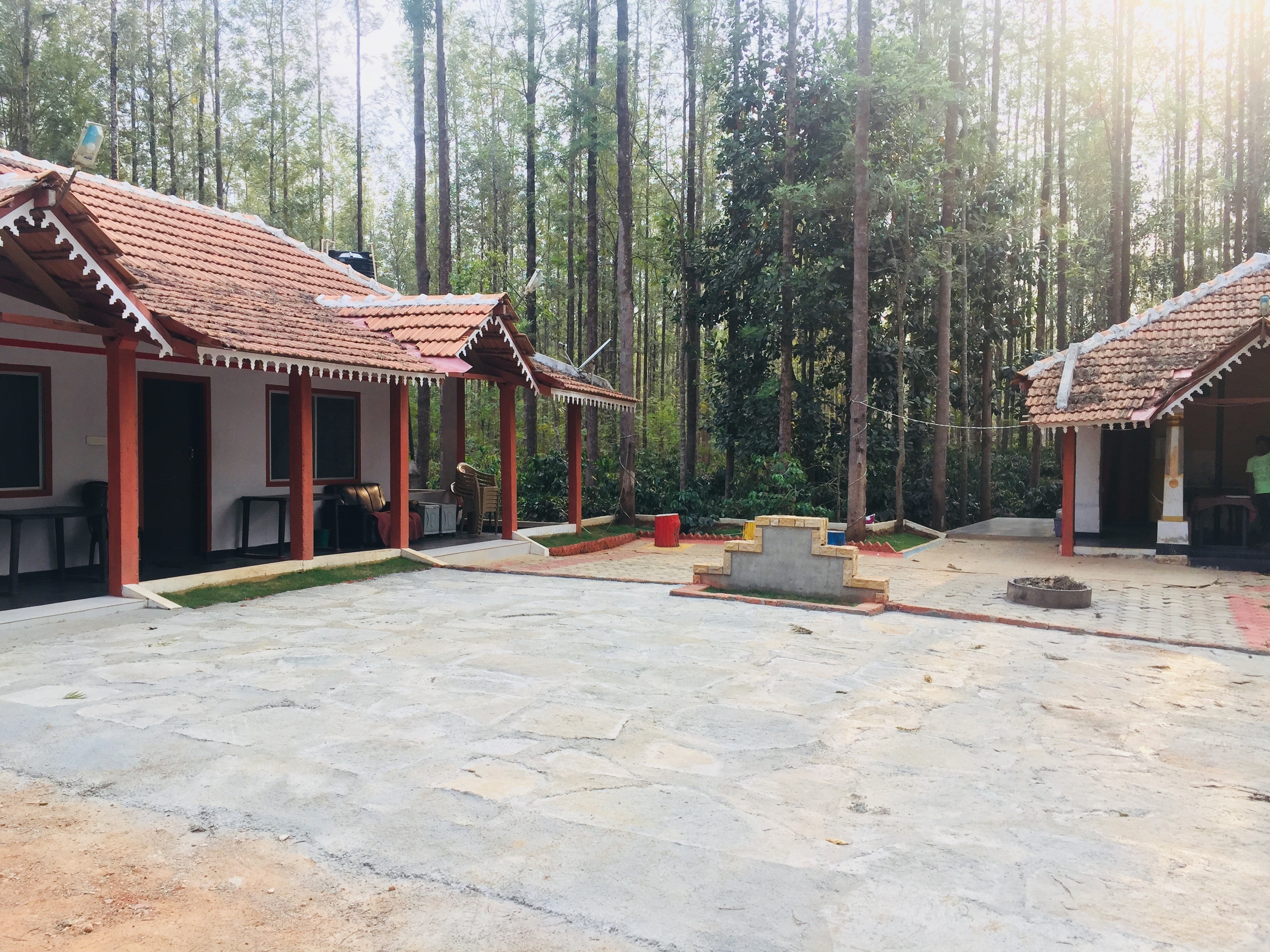 Silver Shadow Homestay | Rooms & Restaurant 𝗕𝗢𝗢𝗞 Chikmagalur Homestay