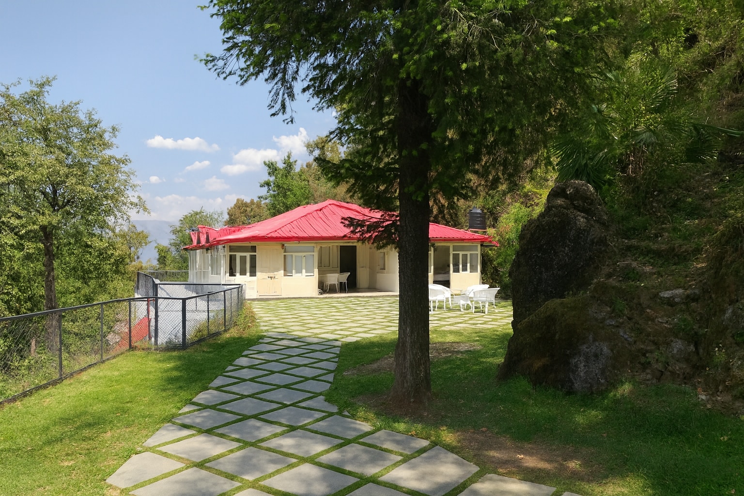 The HillCrest 𝗕𝗢𝗢𝗞 Mussoorie Cottage