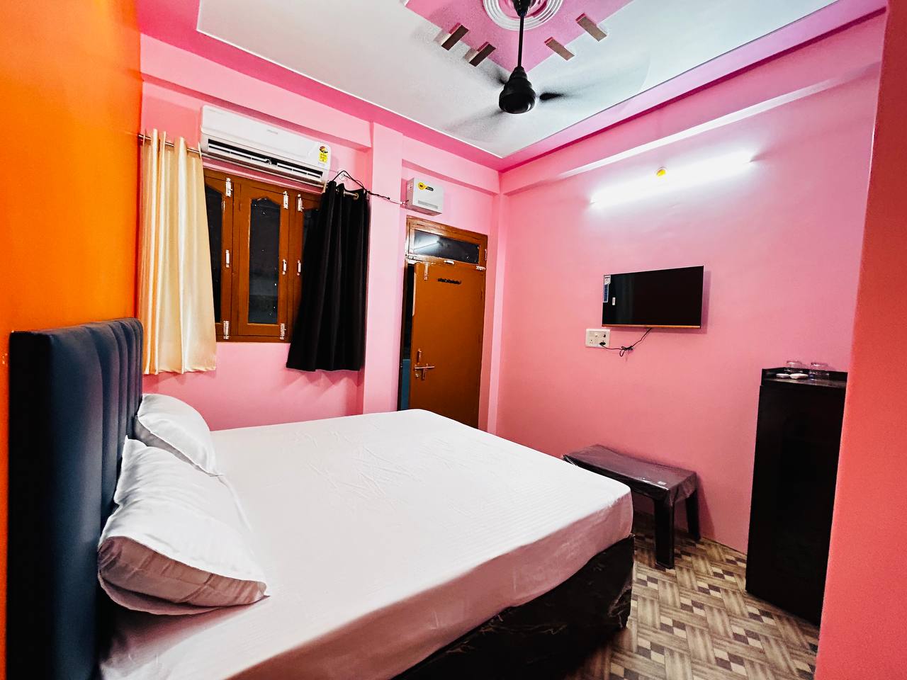RJB HOMESTAY 𝗕𝗢𝗢𝗞 Ayodhya Homestay