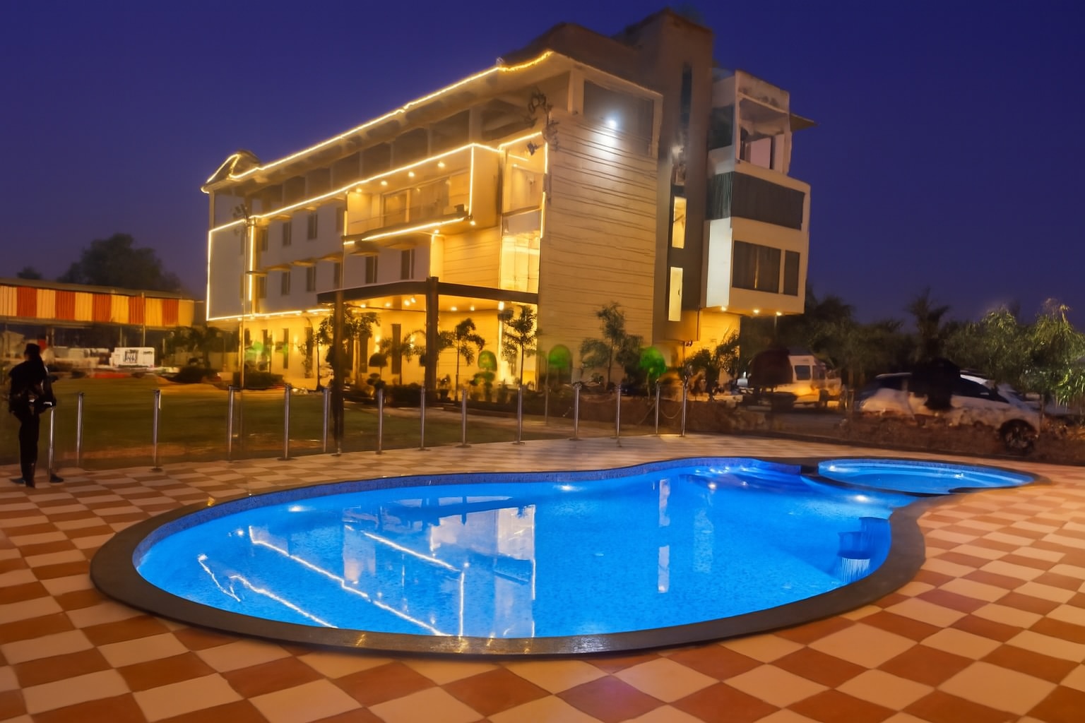 RADHE KRISHNA RESORT 𝗕𝗢𝗢𝗞 Ujjain Resort