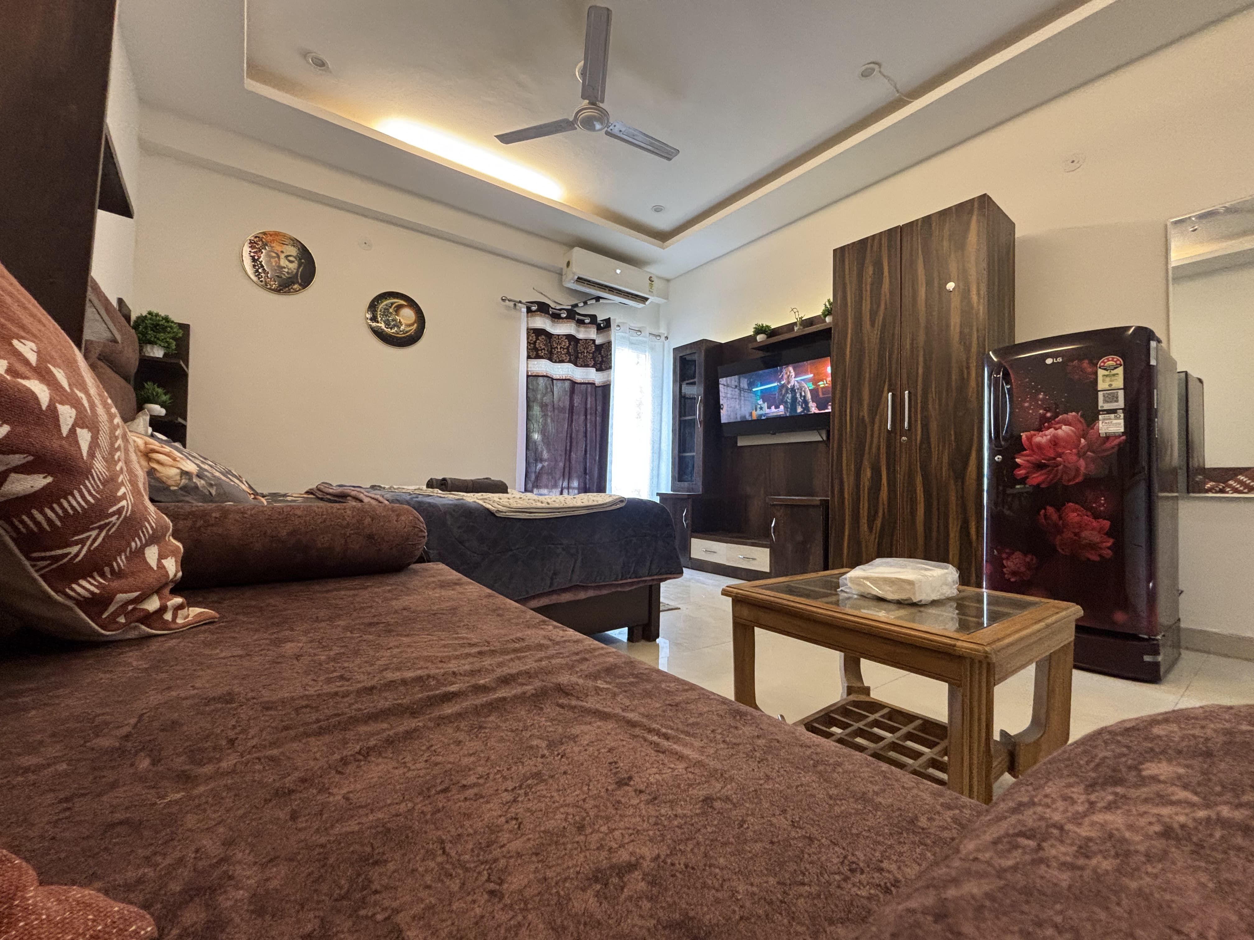 THE COSY DEN 𝗕𝗢𝗢𝗞 Dehradun Apartment