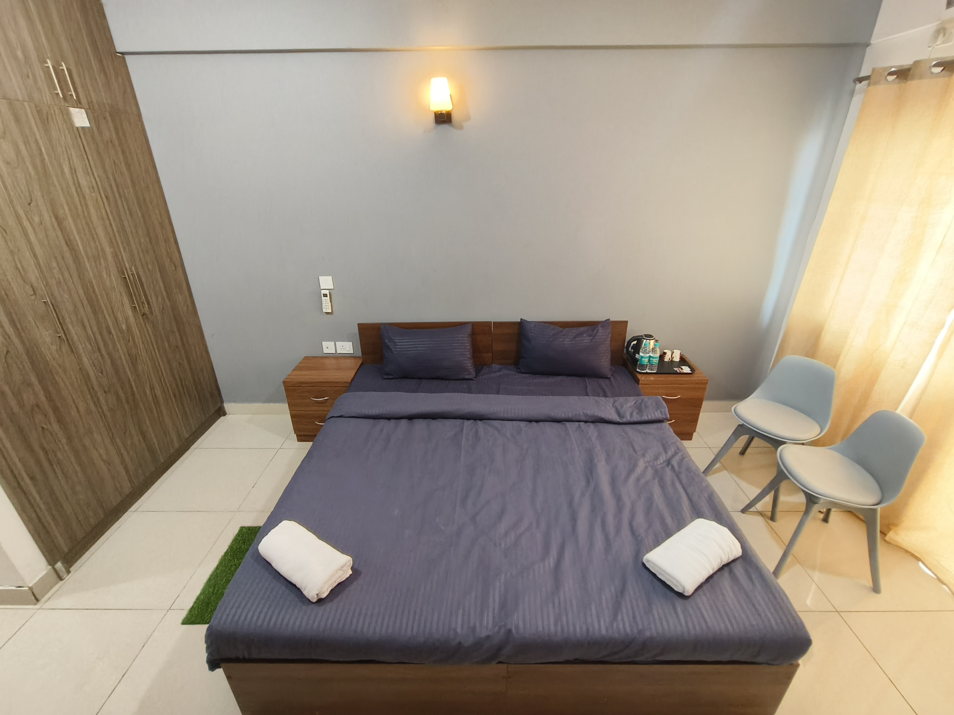 Pluto Homes 𝗕𝗢𝗢𝗞 Greater Noida Apartment