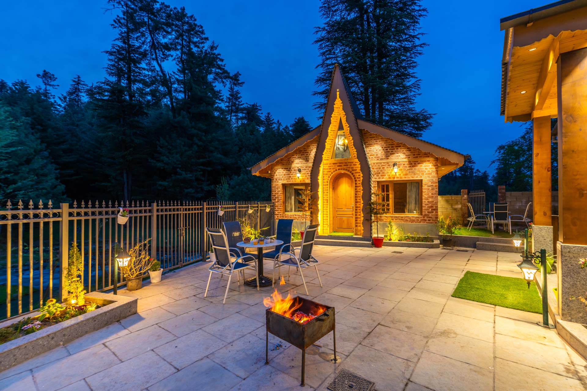 StayVista at Apple @ Swiss Chalet - Tangmarg 𝗕𝗢𝗢𝗞 Gulmarg Villa