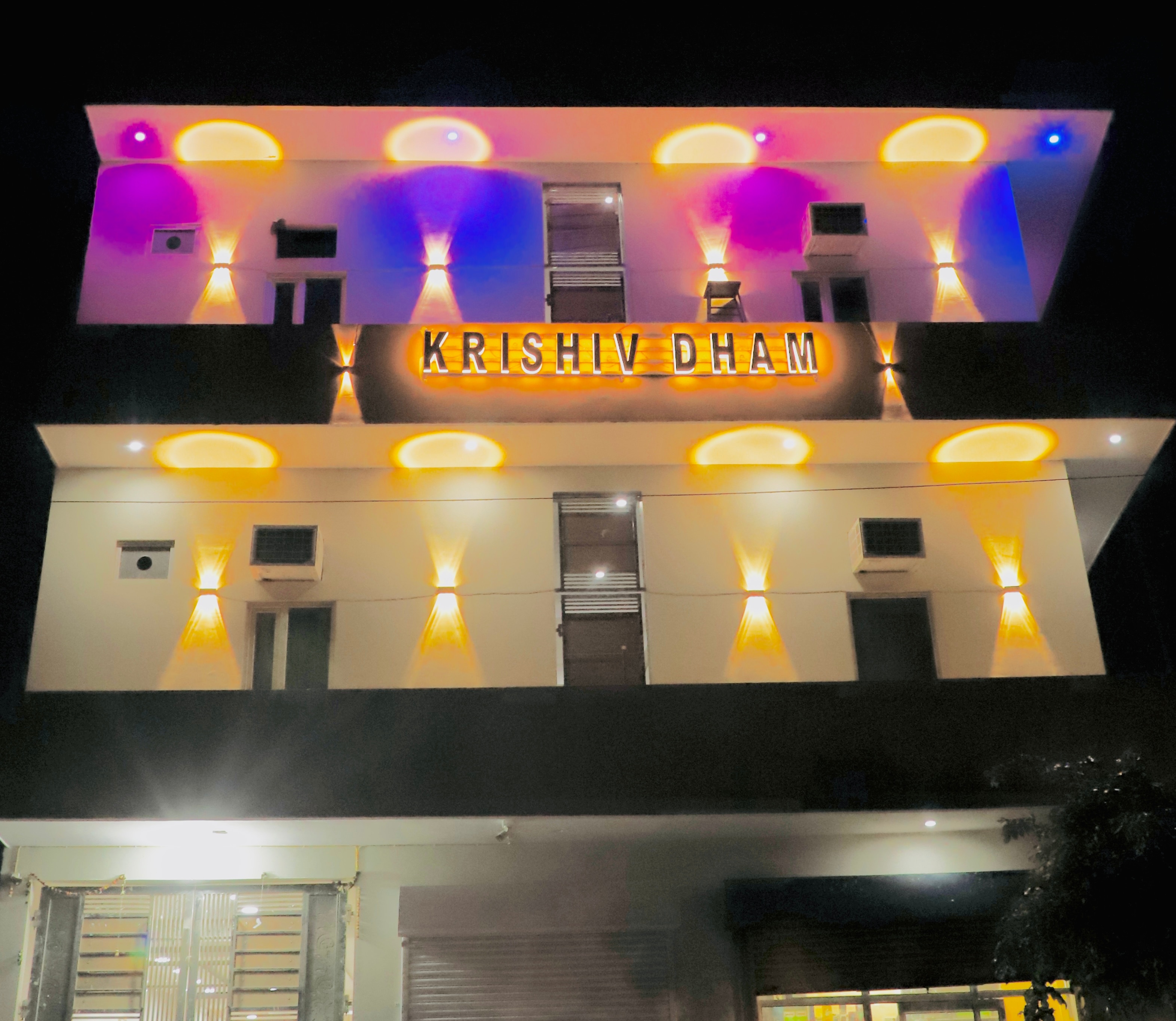 Hotel Krishiv Dham 𝗕𝗢𝗢𝗞 Vrindavan Hotel