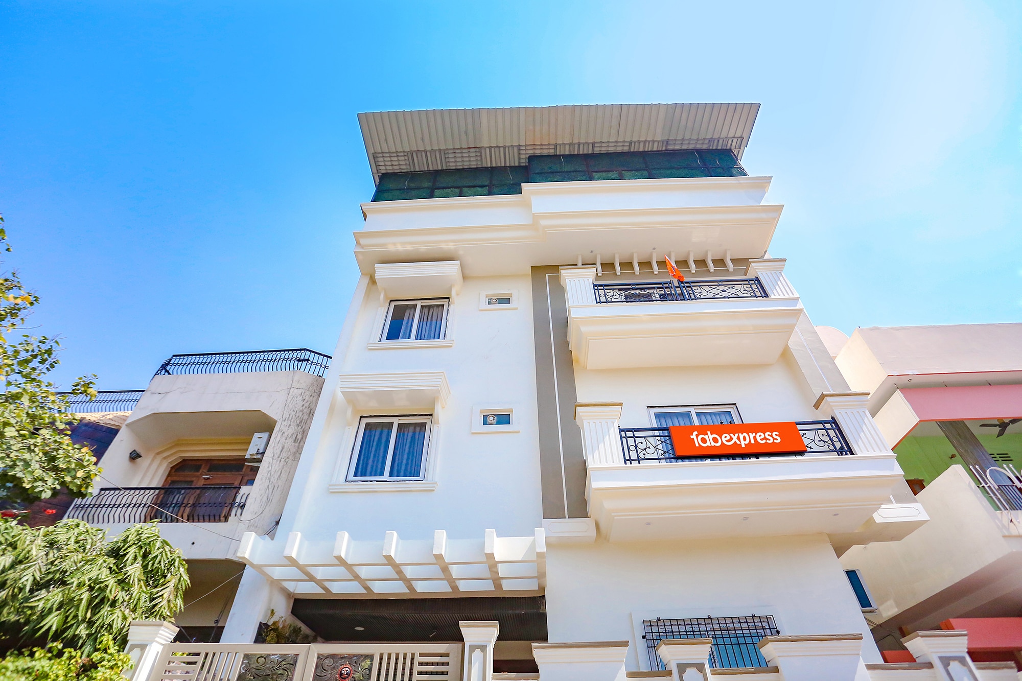 Via Aditya Guest House Nr. Dasaswamedh Ghat 𝗕𝗢𝗢𝗞 Varanasi Hotel