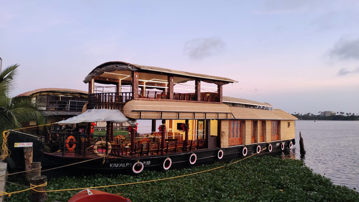 The Botel Alleppey Houseboats by EGH 𝗕𝗢𝗢𝗞 Alleppey Houseboat