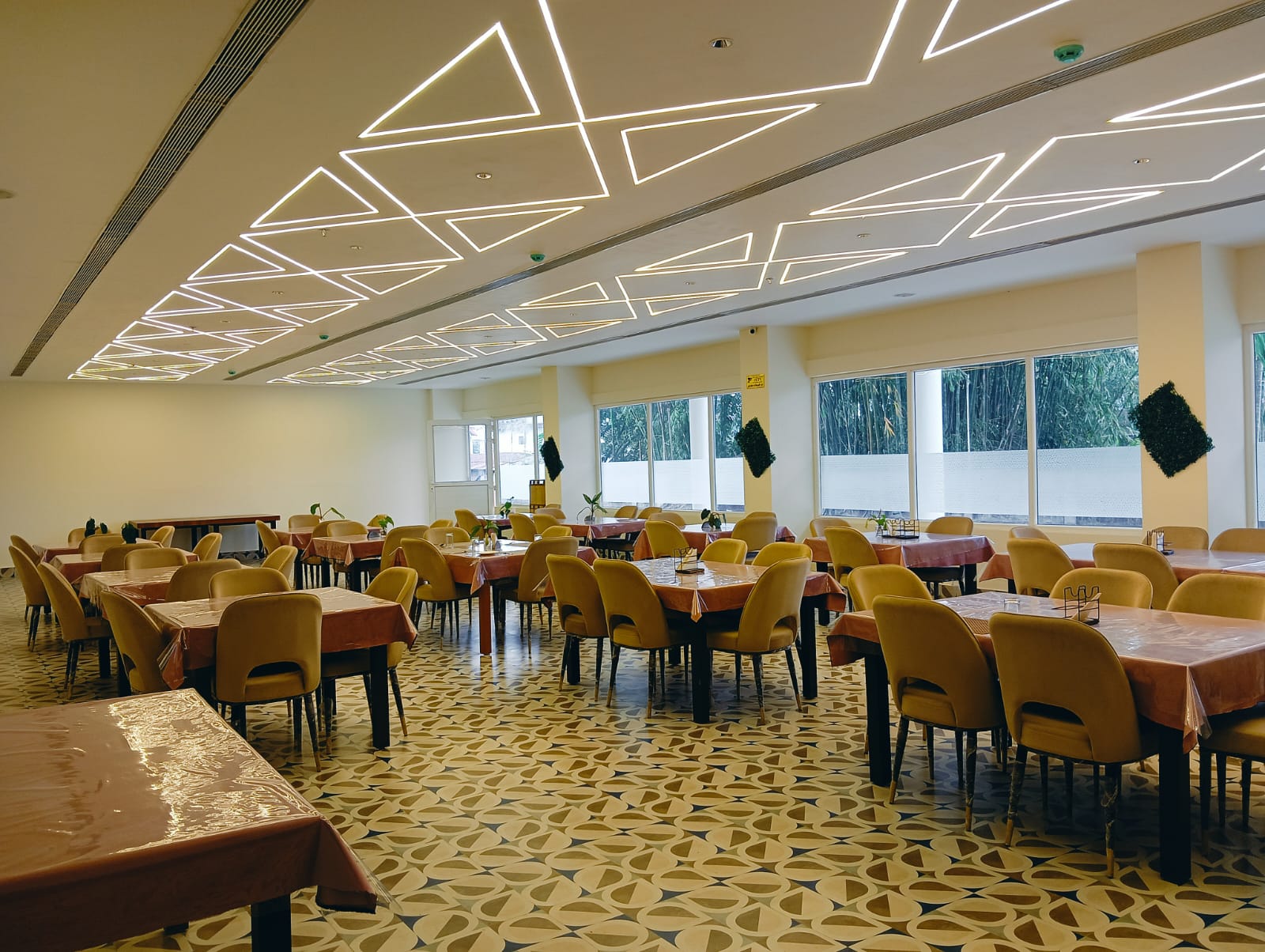 HOTEL NAMDANG PREMIER 𝗕𝗢𝗢𝗞 Tinsukia Hotel