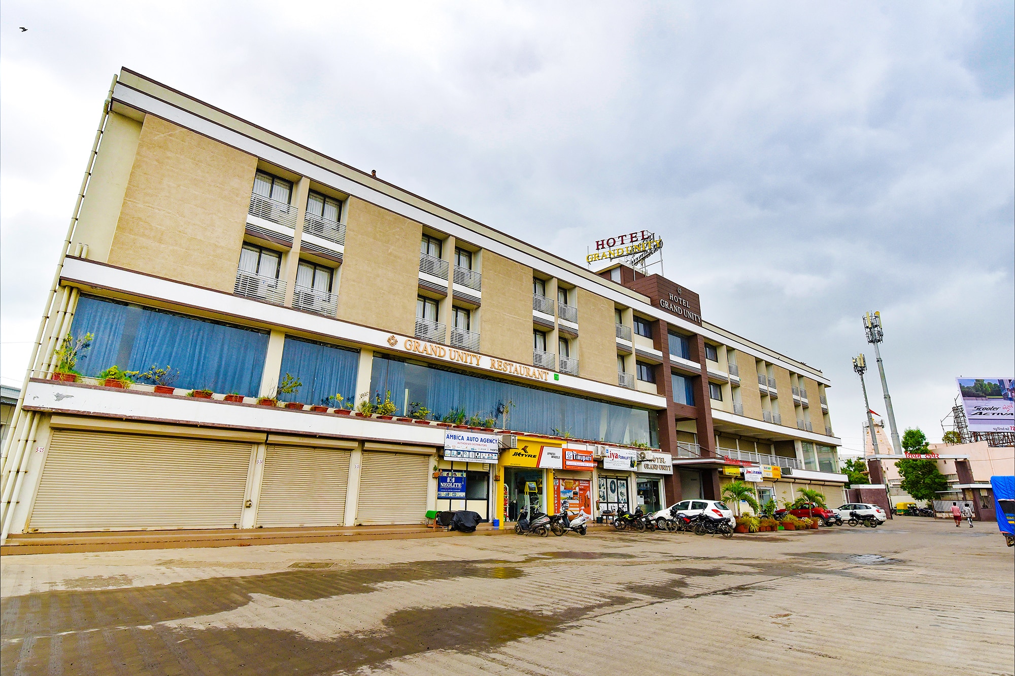 Hotel Grand Unity 𝗕𝗢𝗢𝗞 Ahmedabad Hotel