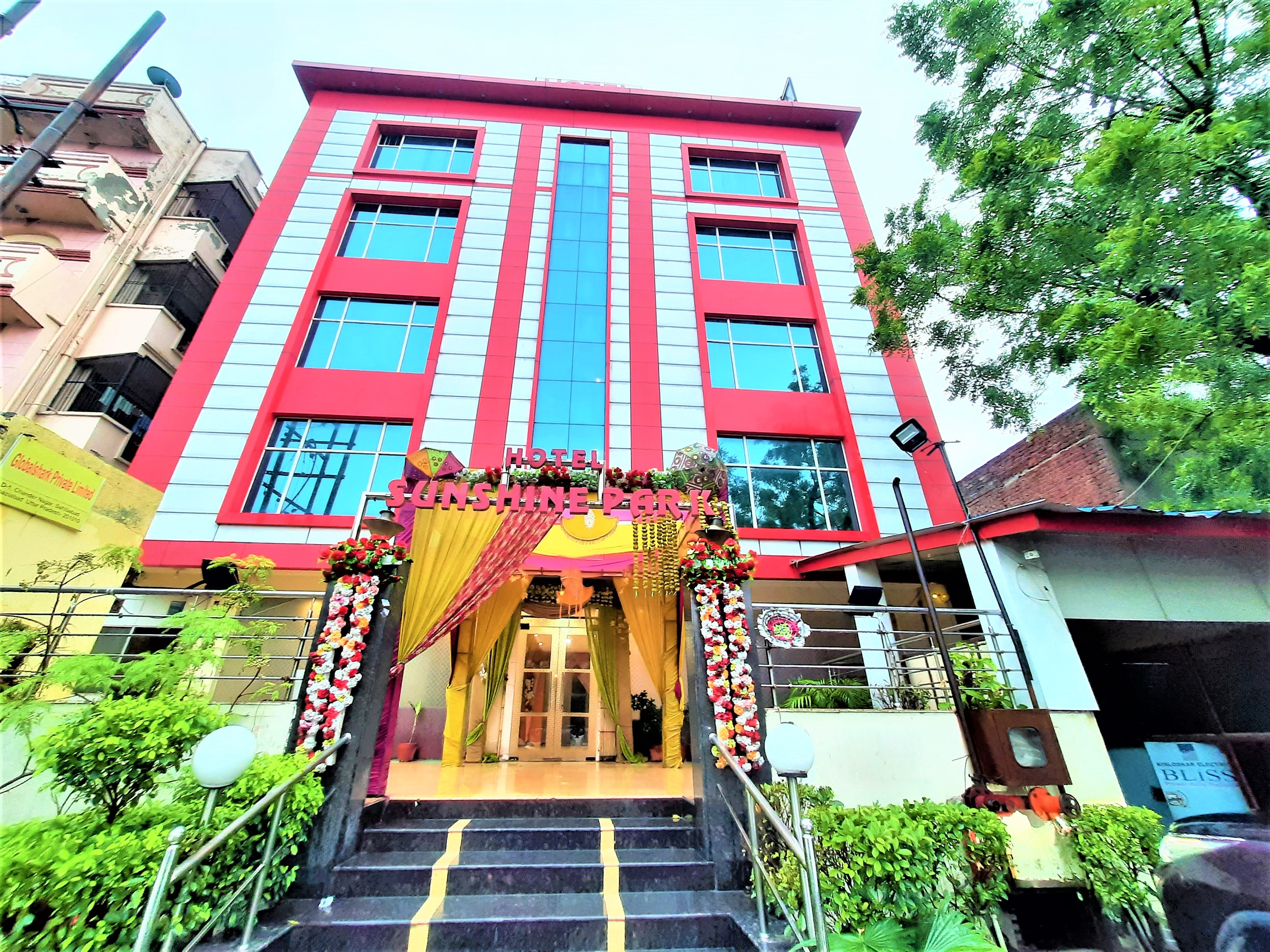Hotel Sunshine Park @ 1 Km to Anand Vihar, Kaushambi 𝗕𝗢𝗢𝗞 Ghaziabad Hotel