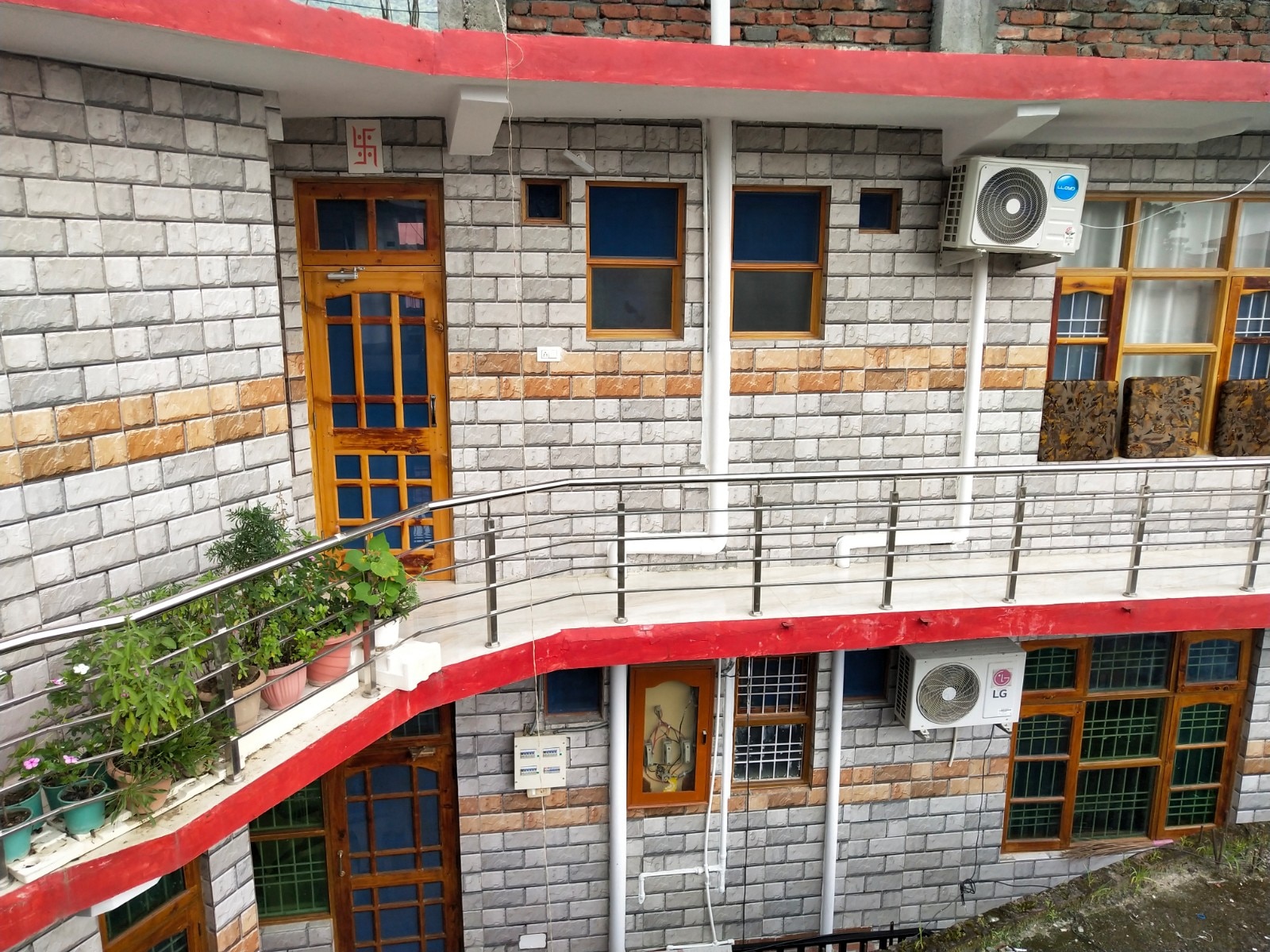 Regency Hotel and Restaurant 𝗕𝗢𝗢𝗞 Sarkaghat Hotel