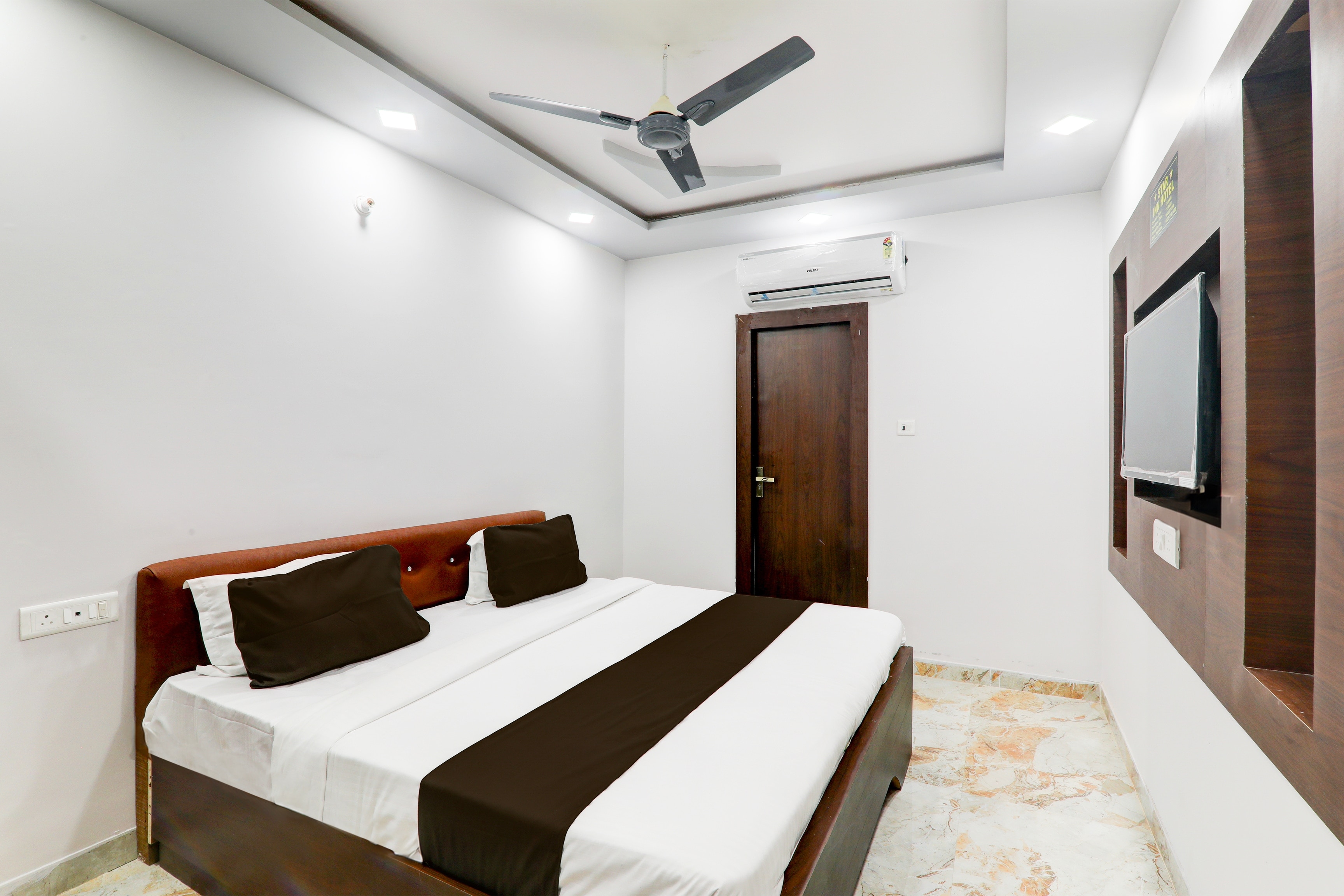 Amenities of Hotel O Star Inn Hotel