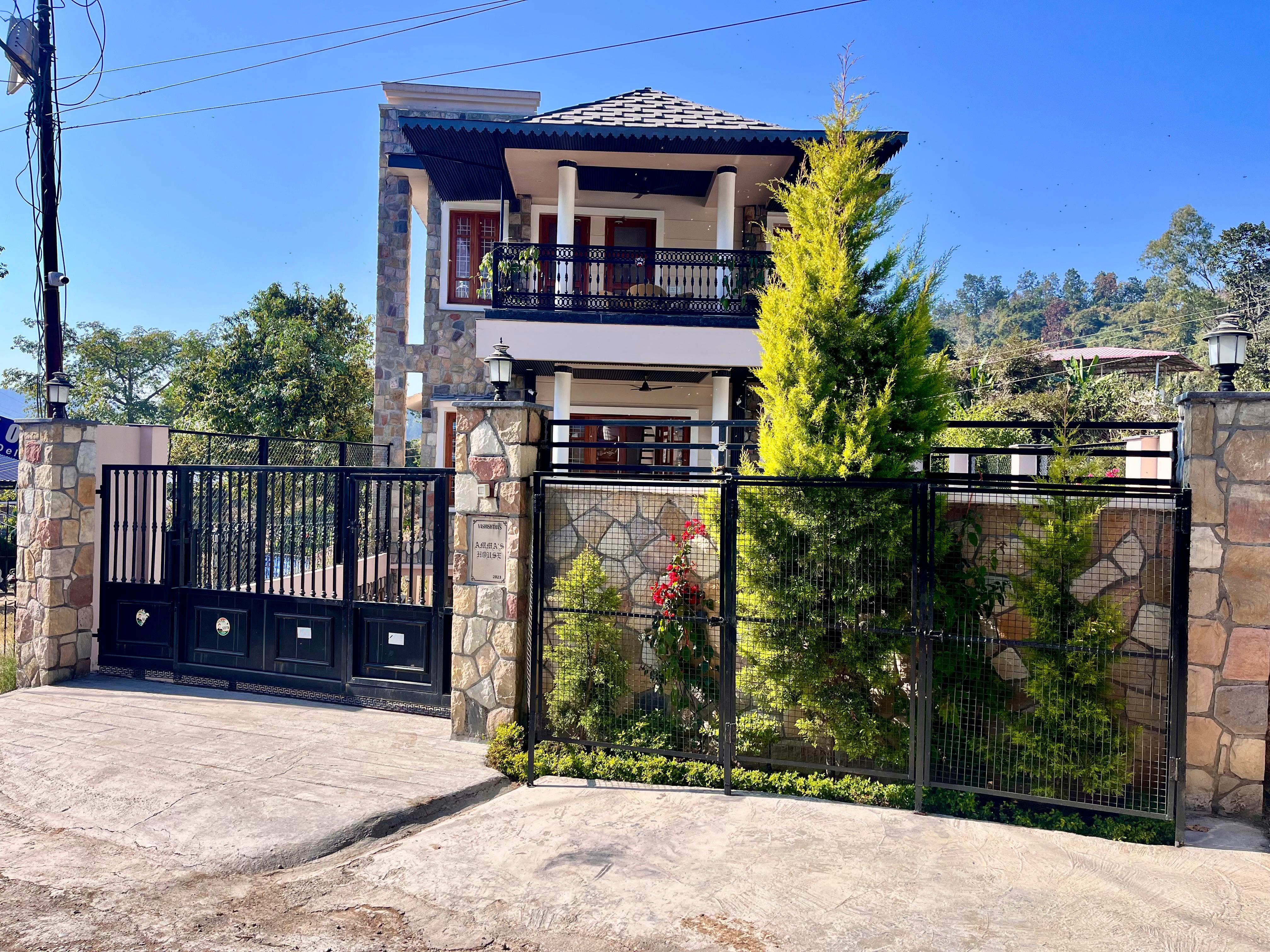 Amma's House 𝗕𝗢𝗢𝗞 Dehradun Homestay