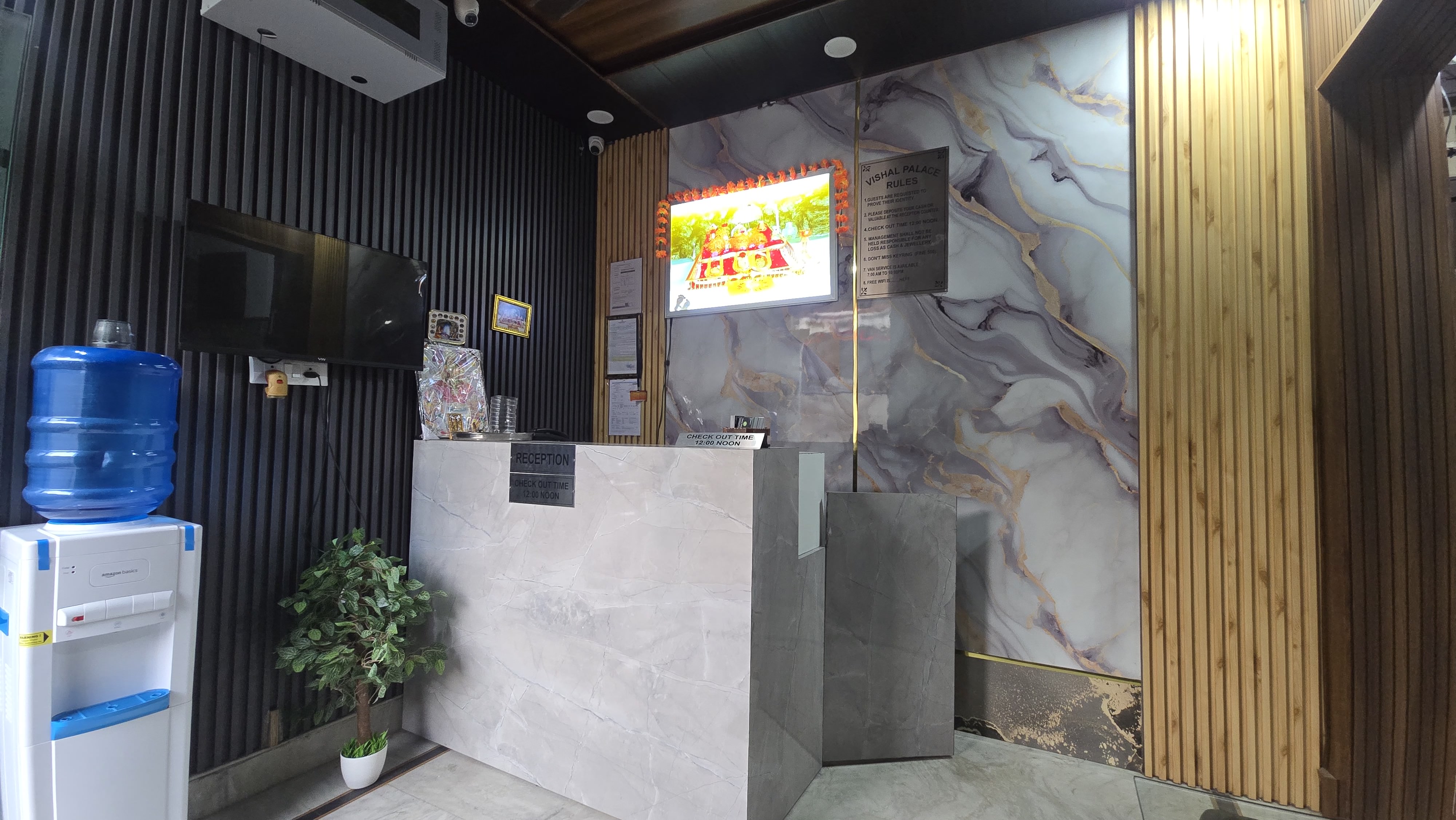 New Vishal Guest House 𝗕𝗢𝗢𝗞 Katra Guest House