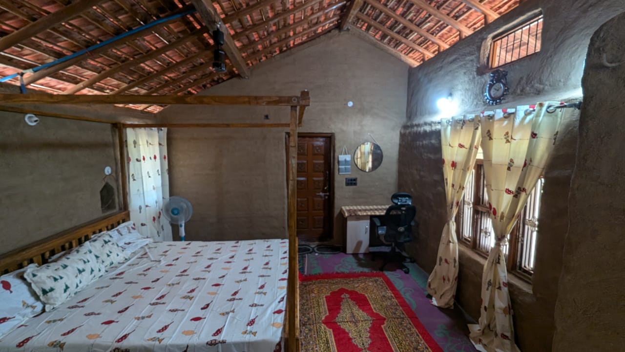 The kesar home stay 𝗕𝗢𝗢𝗞 Kasrawad Homestay