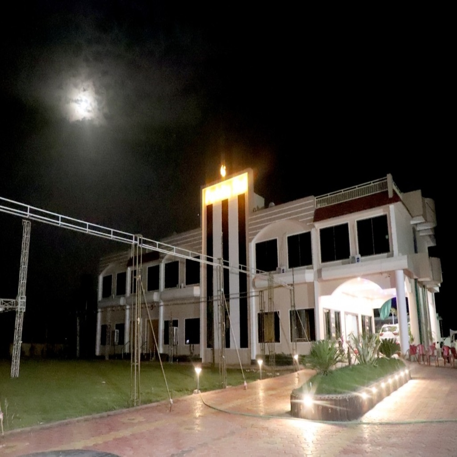 Photos of Hotel Parinita Shri - Sihora Hotel on Goibibo