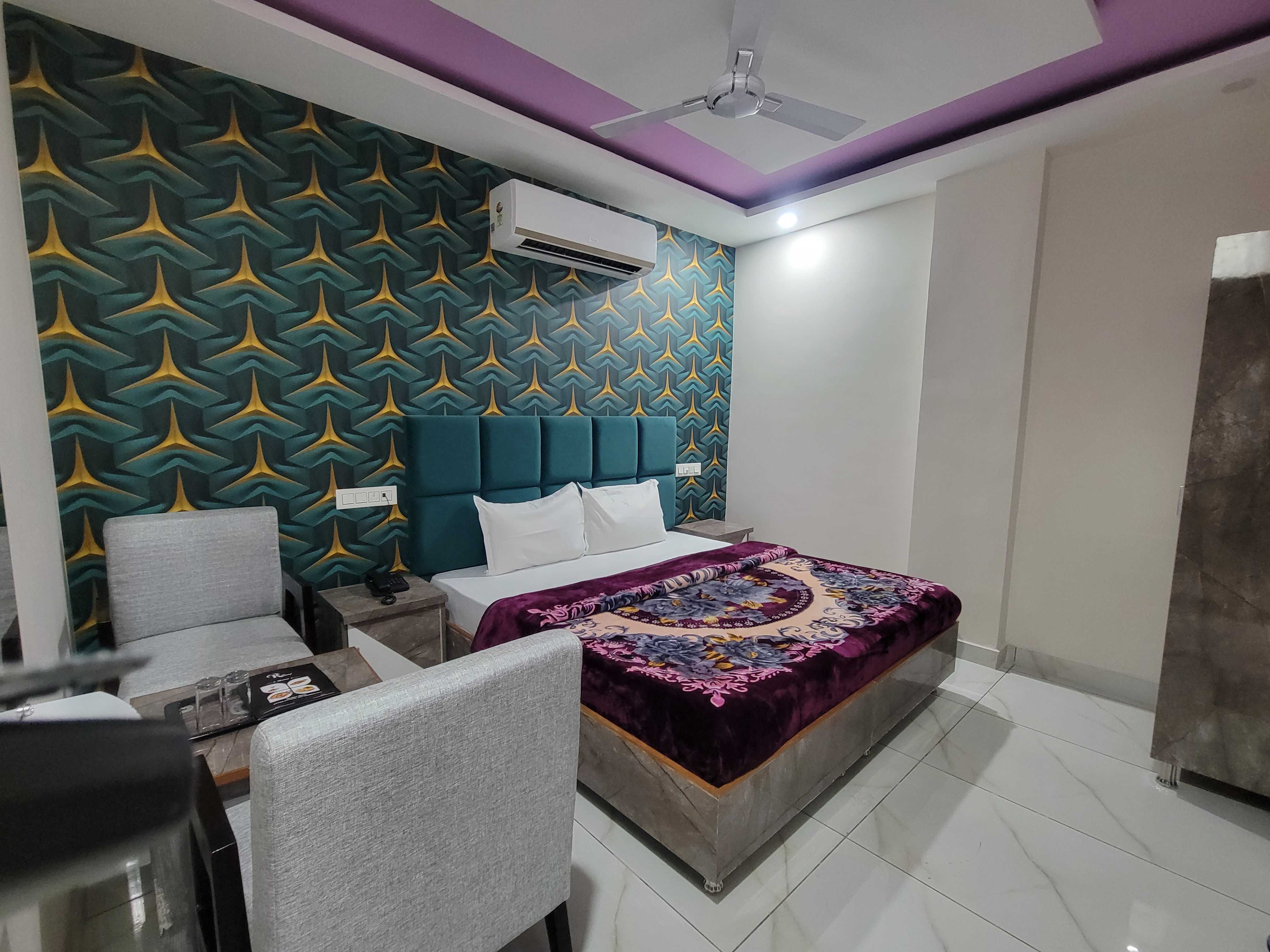 Collection O R Burj Hotel Dera Bassi - Reviews, Photos & Offer
