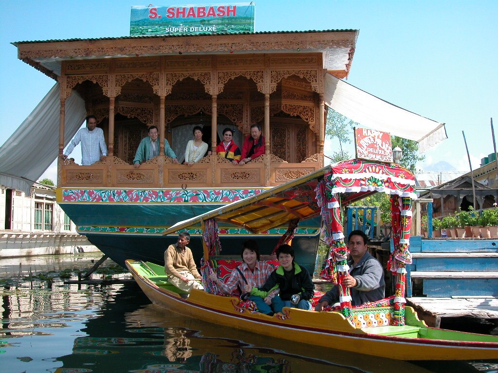 Houseboat S.Shabash 𝗕𝗢𝗢𝗞 Srinagar Houseboat