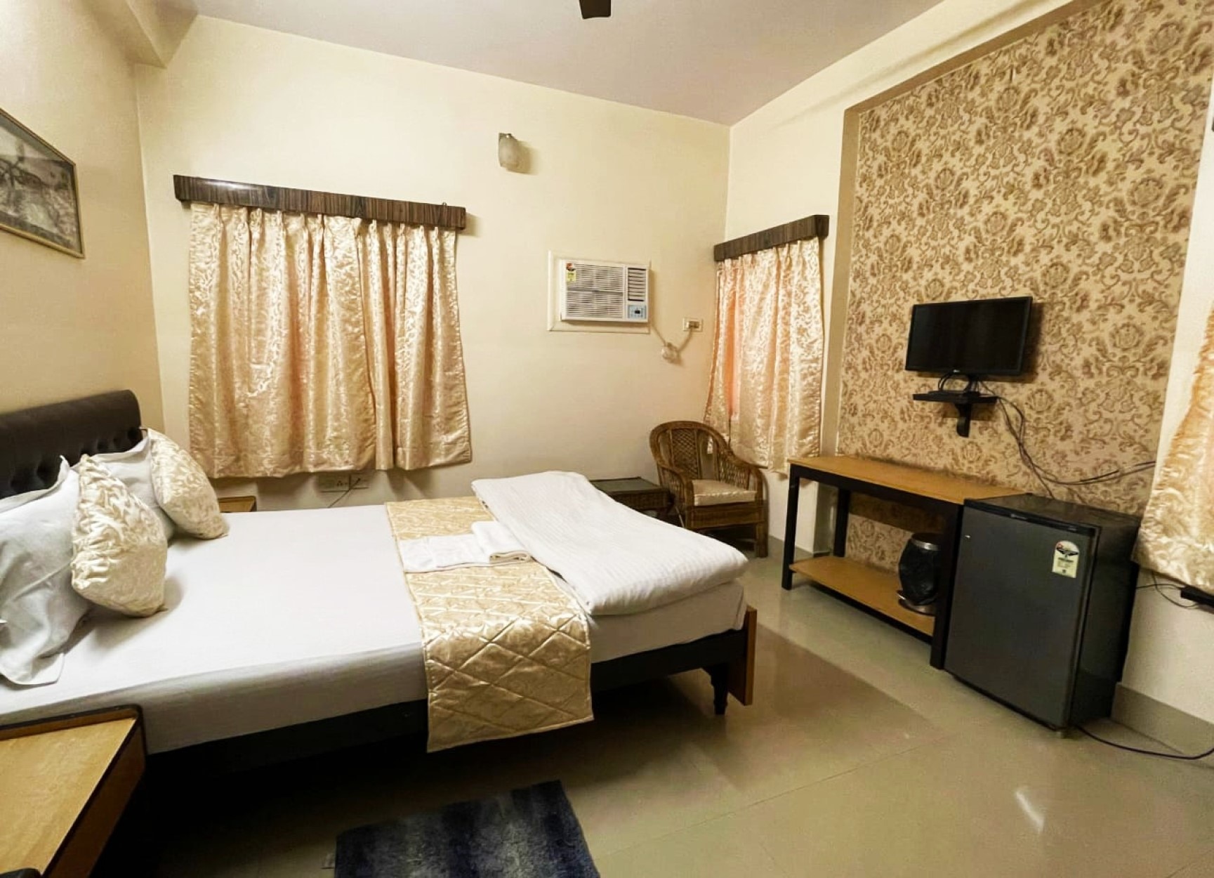 Amit Hotel 𝗕𝗢𝗢𝗞 Kolkata Hotel