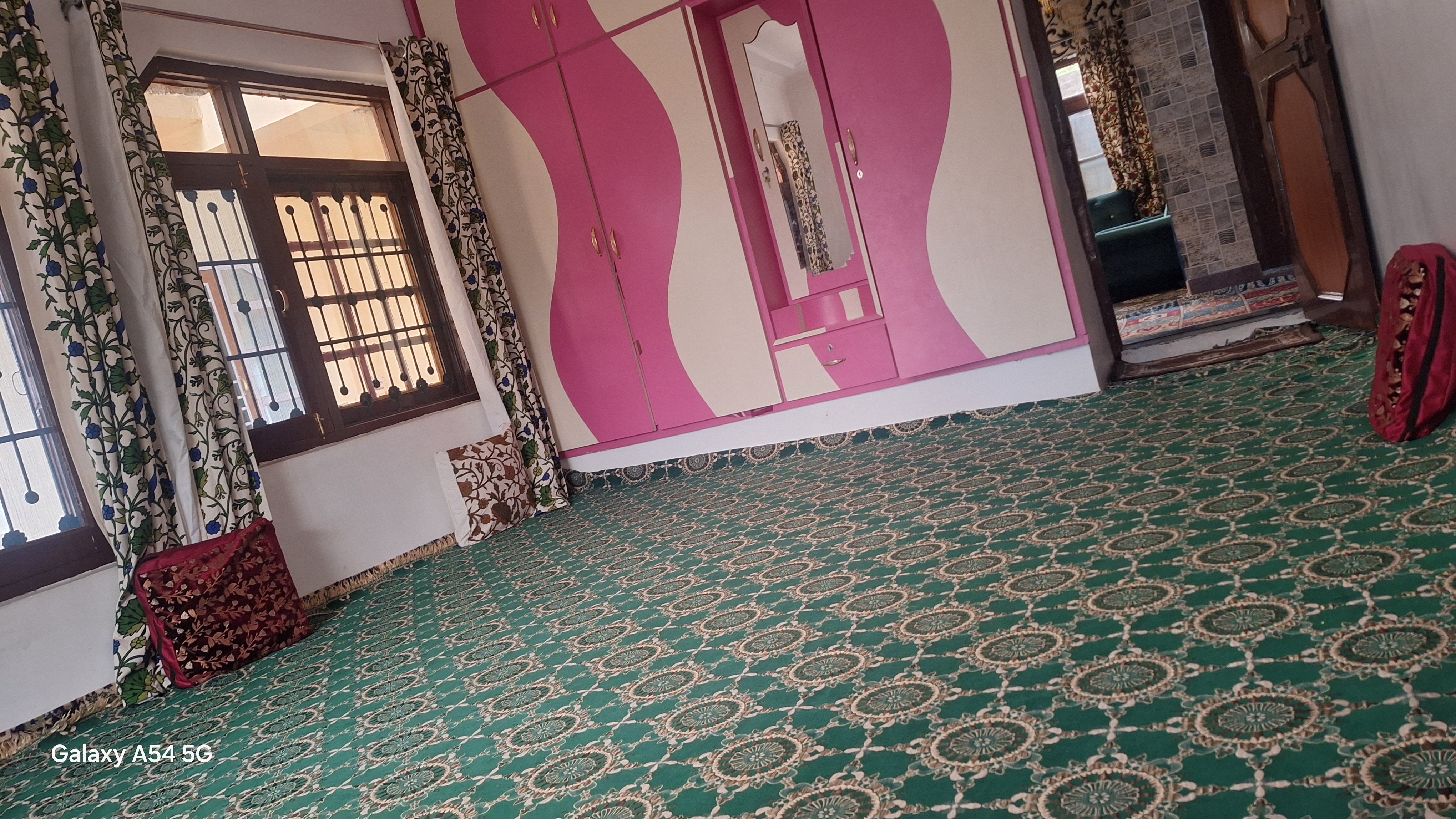 Bhat villa 𝗕𝗢𝗢𝗞 Srinagar Homestay