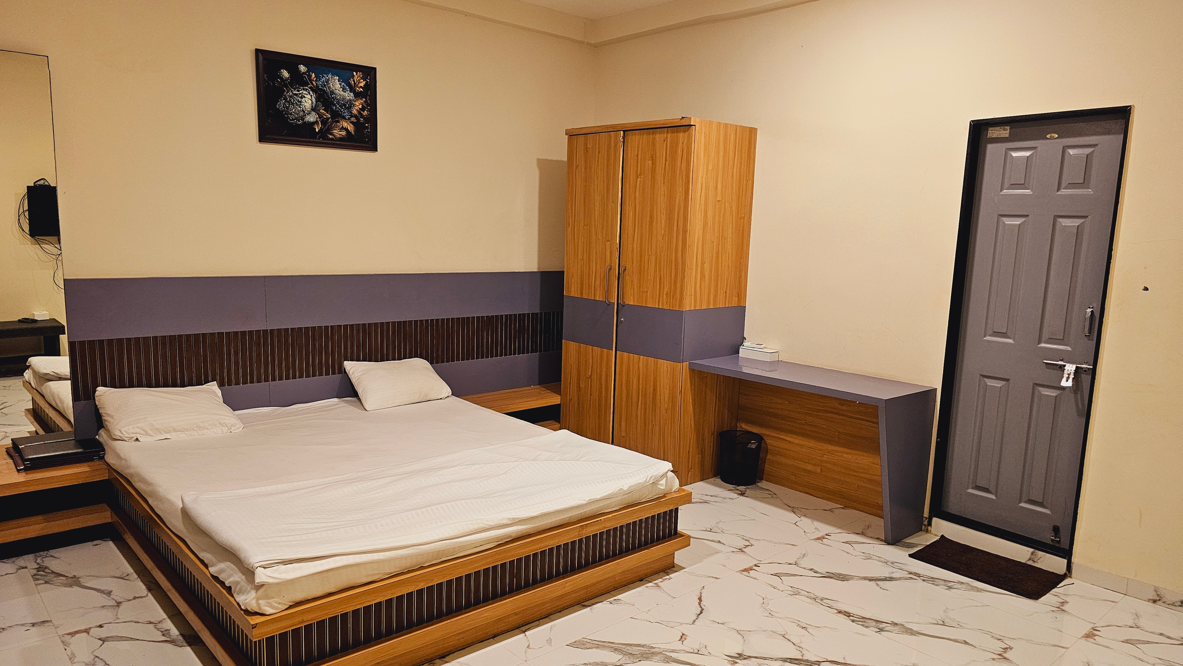 Sukhsagar Lodge, Omerga 𝗕𝗢𝗢𝗞 Omerga Hotel