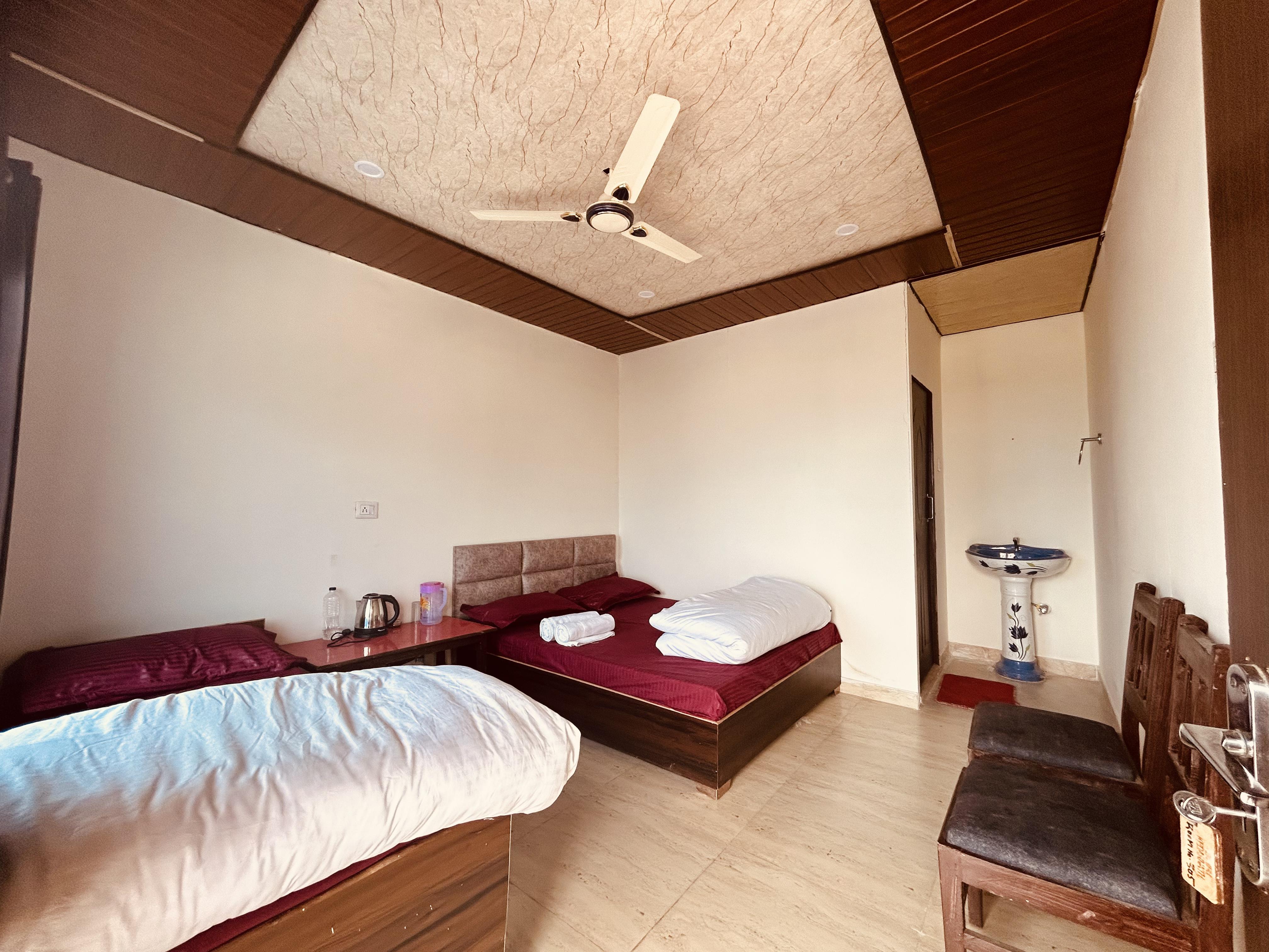 DEV BHOOMI RESORT 𝗕𝗢𝗢𝗞 Guptkashi Resort