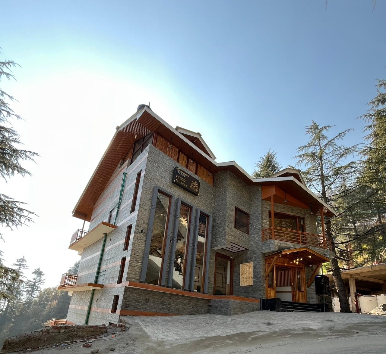 Krozen Heights 𝗕𝗢𝗢𝗞 Manali Hotel