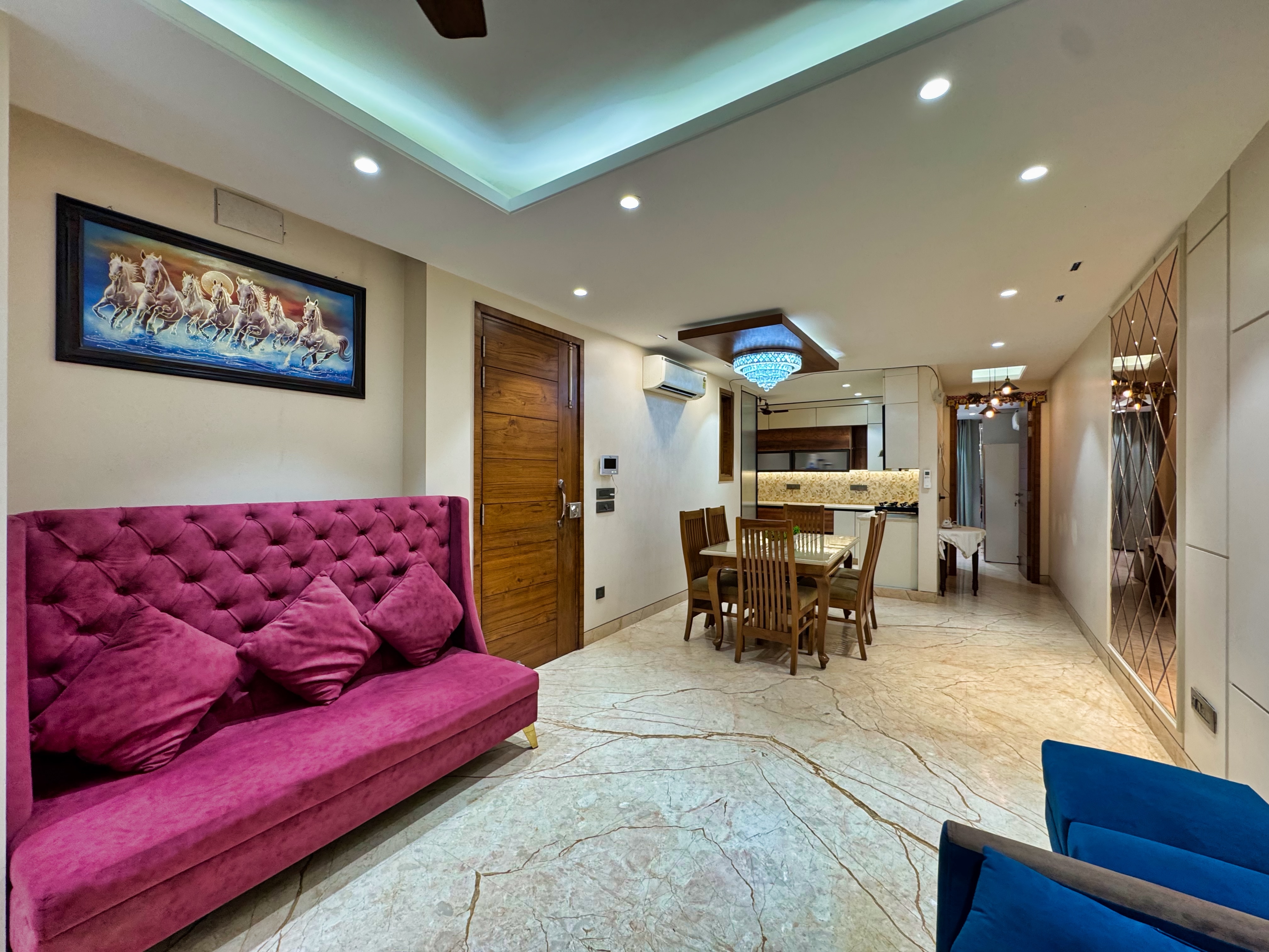 Stylish 2BHK Apartment in Saket 𝗕𝗢𝗢𝗞 Delhi Apartment