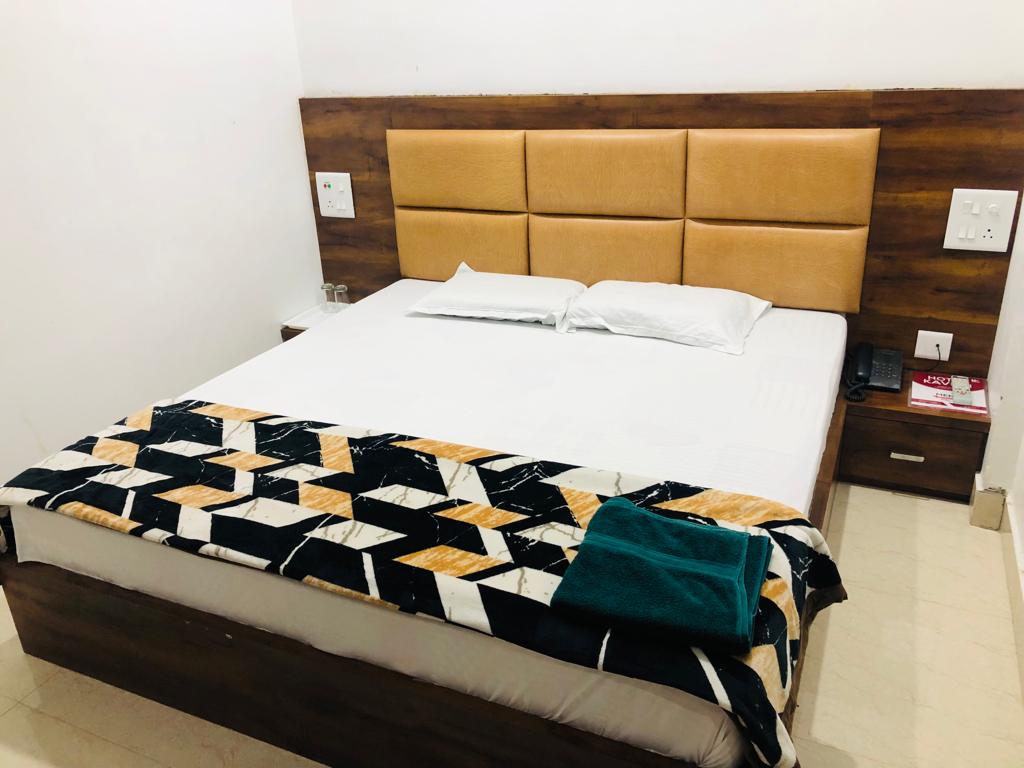 HOTEL KAVISH 𝗕𝗢𝗢𝗞 Kurukshetra ${hd_property_type_token}