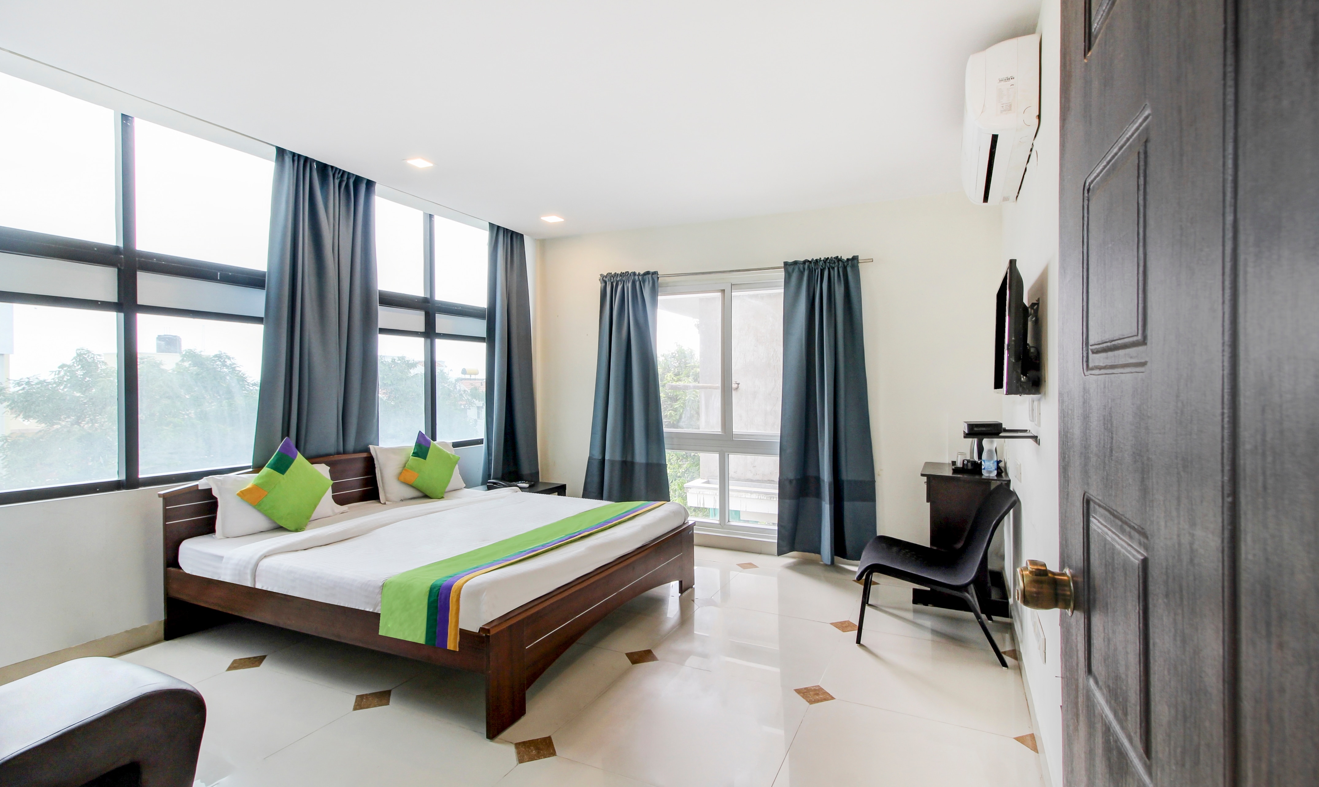 Treebo Srico, Banjara Hills 𝗕𝗢𝗢𝗞 Hyderabad Hotel