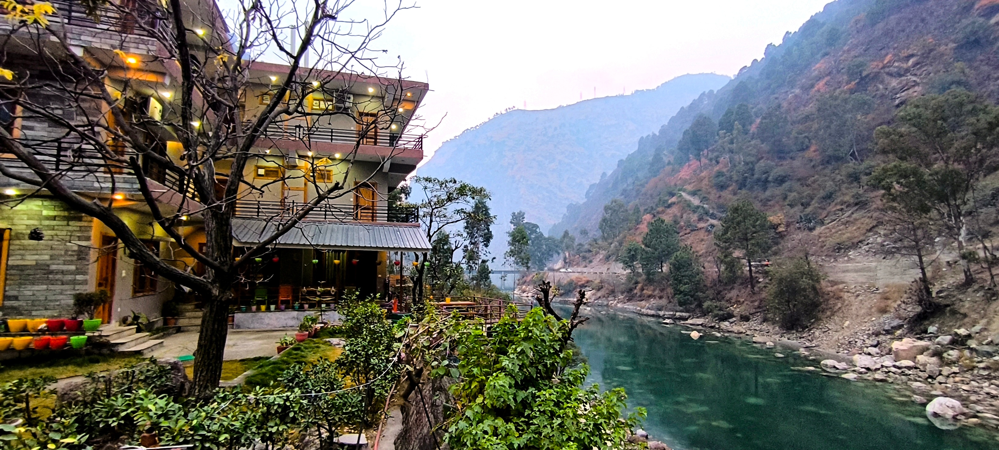 Tirthan Grand Riverside | Rooms & Guided Treks BnB Banjar - Reviews, Photos & Offer