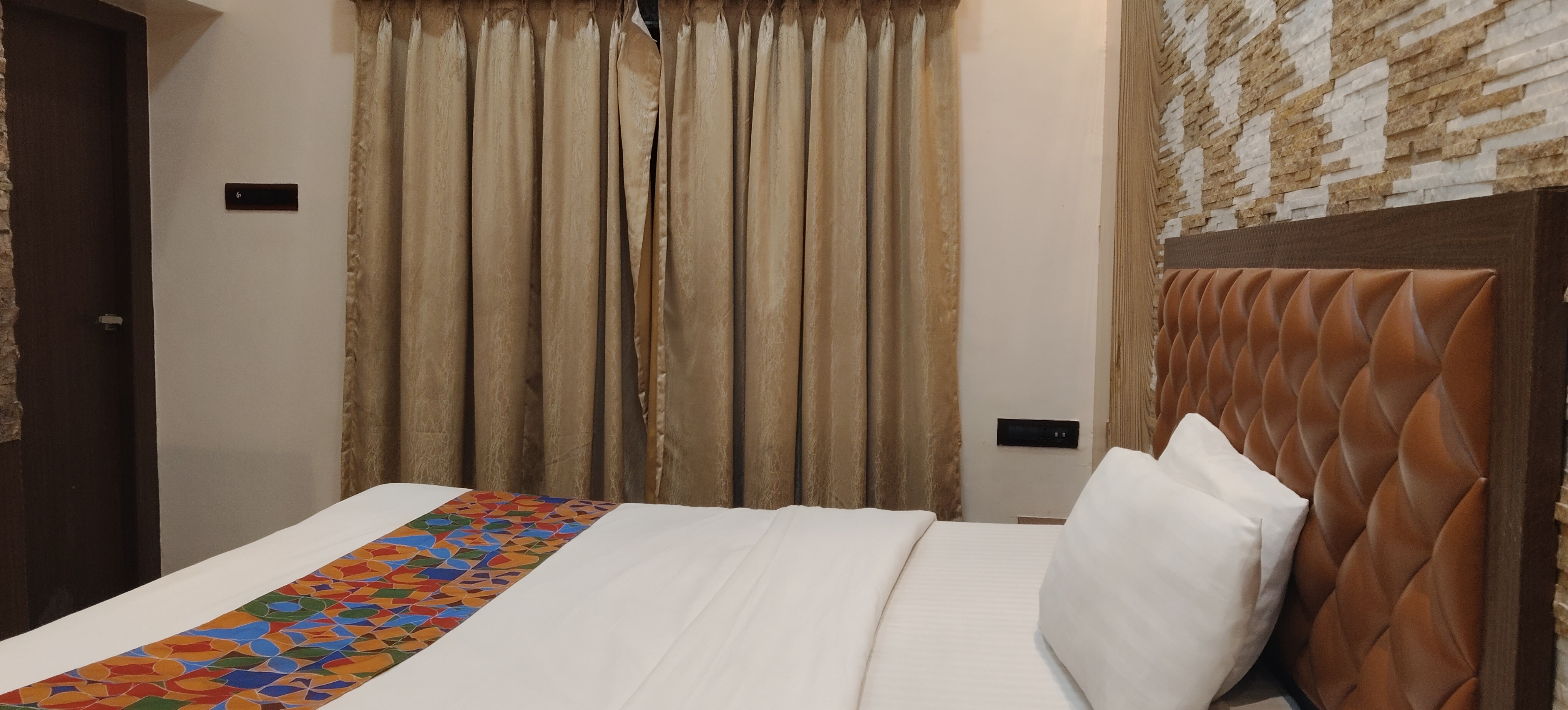 Mhotel Aman Residency Near Ballygunge 𝗕𝗢𝗢𝗞 Kolkata Hotel