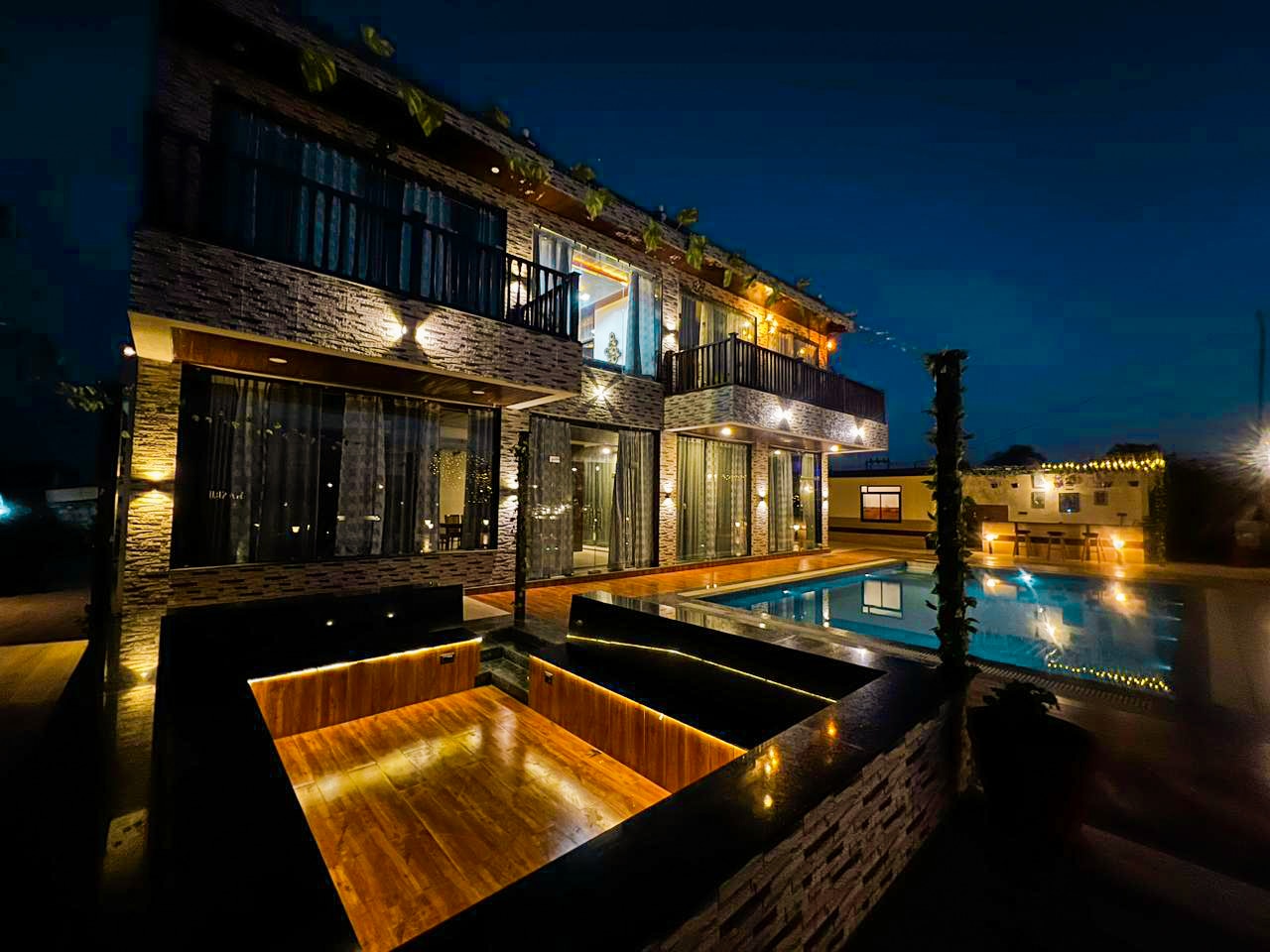 IBIZA FARM STAY , A 3BHK MODERN VILLA WITH POOL 𝗕𝗢𝗢𝗞 Jaipur Farm House