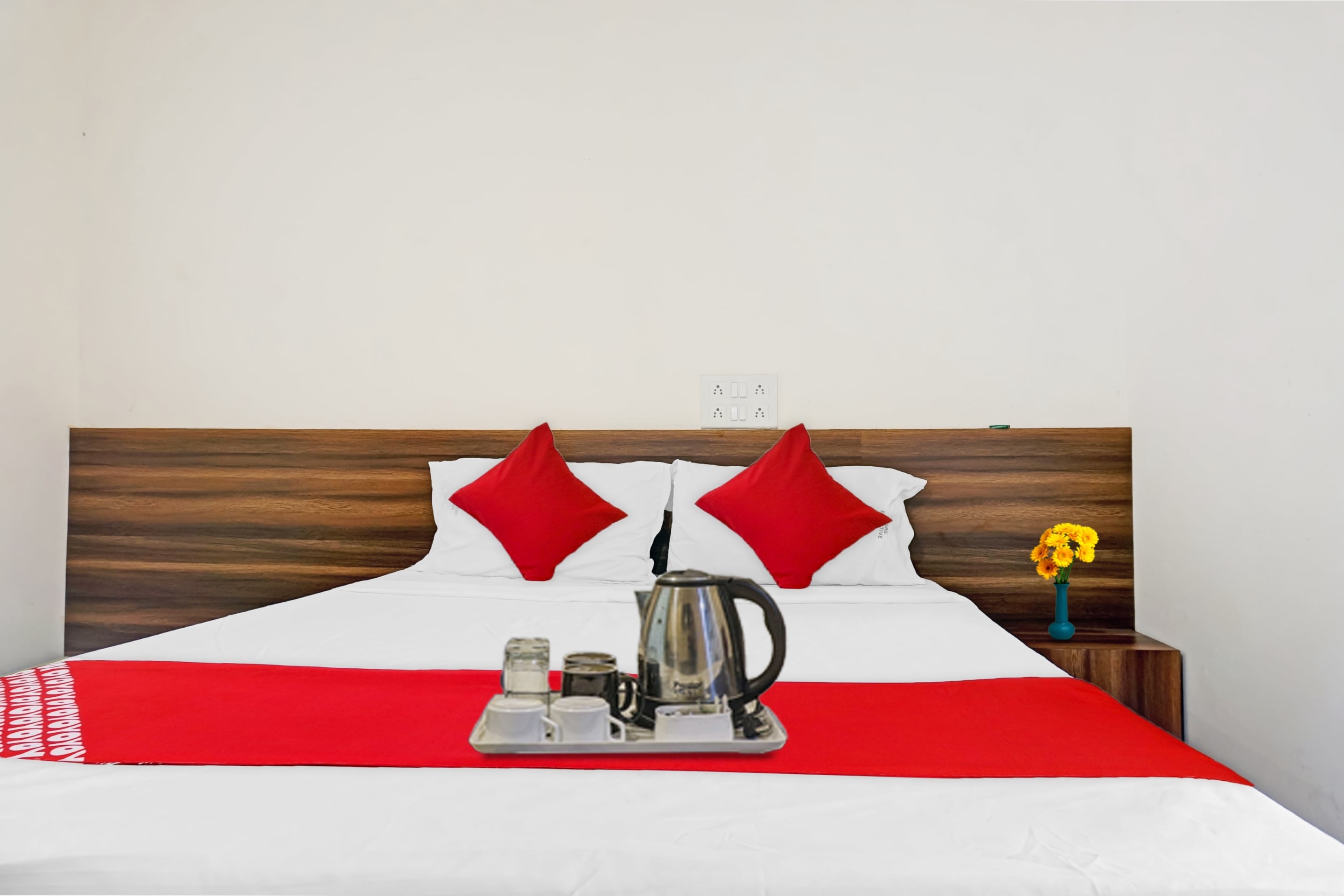 SPOT ON Swarg Executive Paradise Near Fun Time Multiplex 𝗕𝗢𝗢𝗞 Pune Hotel