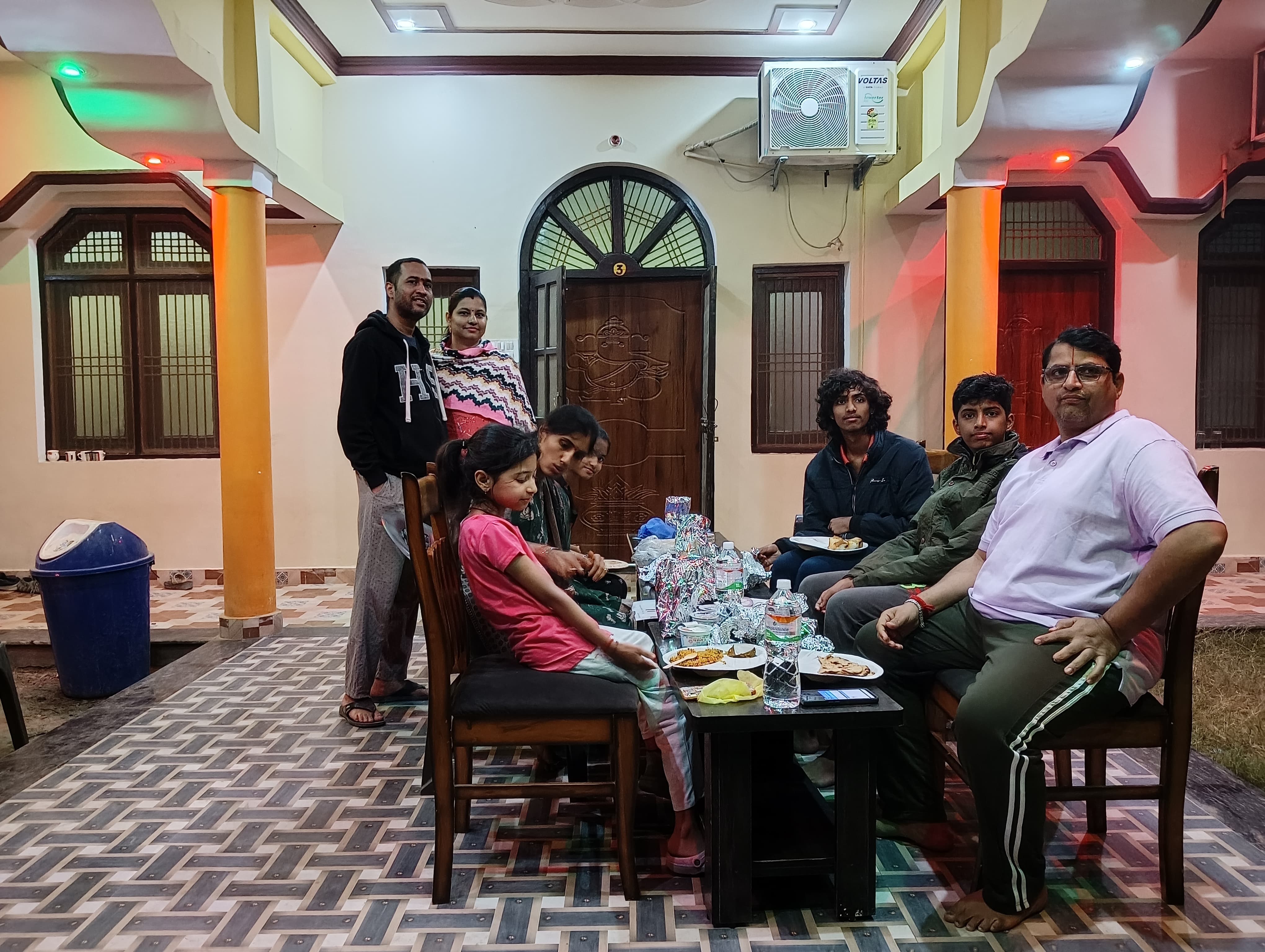 Shri Krishna Villa Homestay 𝗕𝗢𝗢𝗞 Ayodhya Homestay