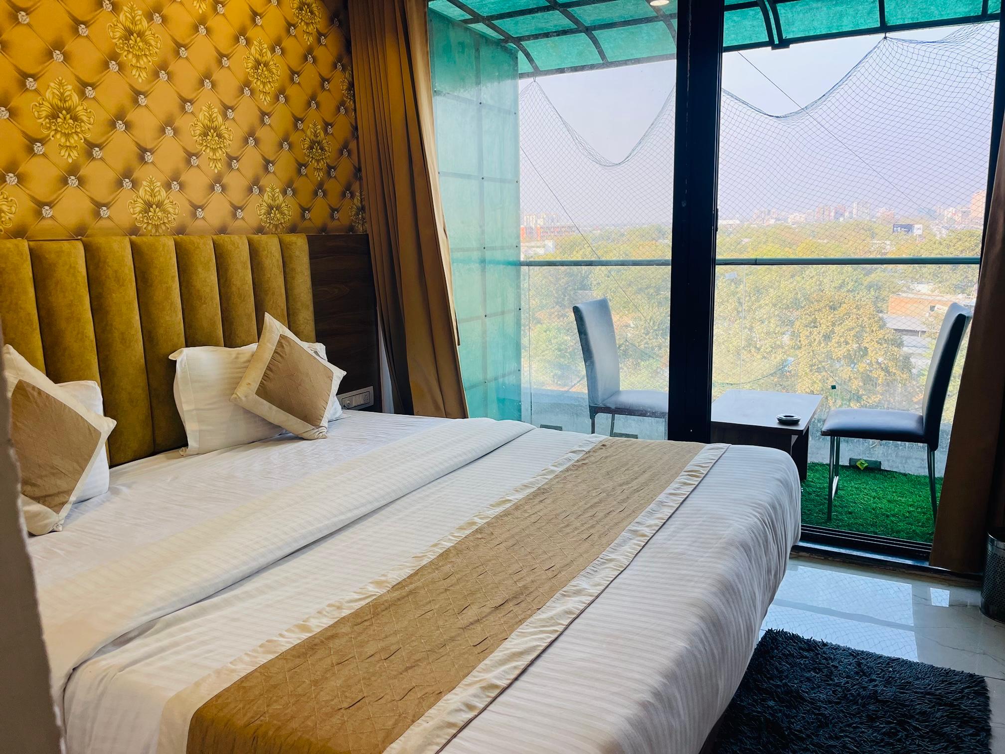 Hotel Good Luck 𝗕𝗢𝗢𝗞 Ahmedabad Hotel