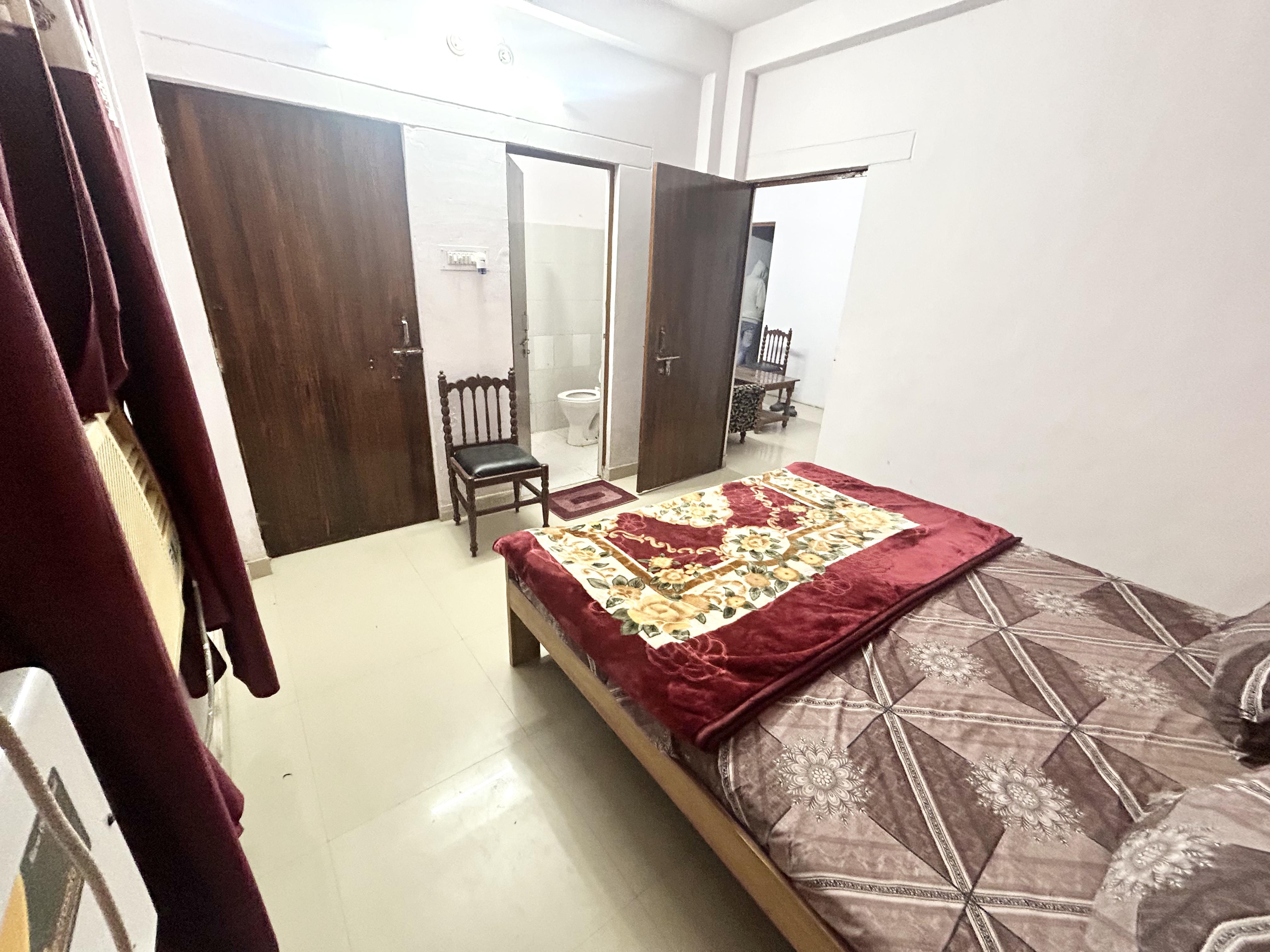 Sai Guest House | 700 mts from Ram Temple 𝗕𝗢𝗢𝗞 Ayodhya Homestay