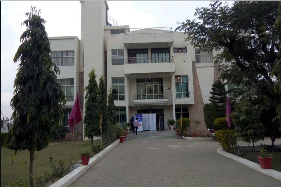 Antariksh Hotels & Resorts, Neem Ka Thana 𝗕𝗢𝗢𝗞 Neem ka Thana Hotel