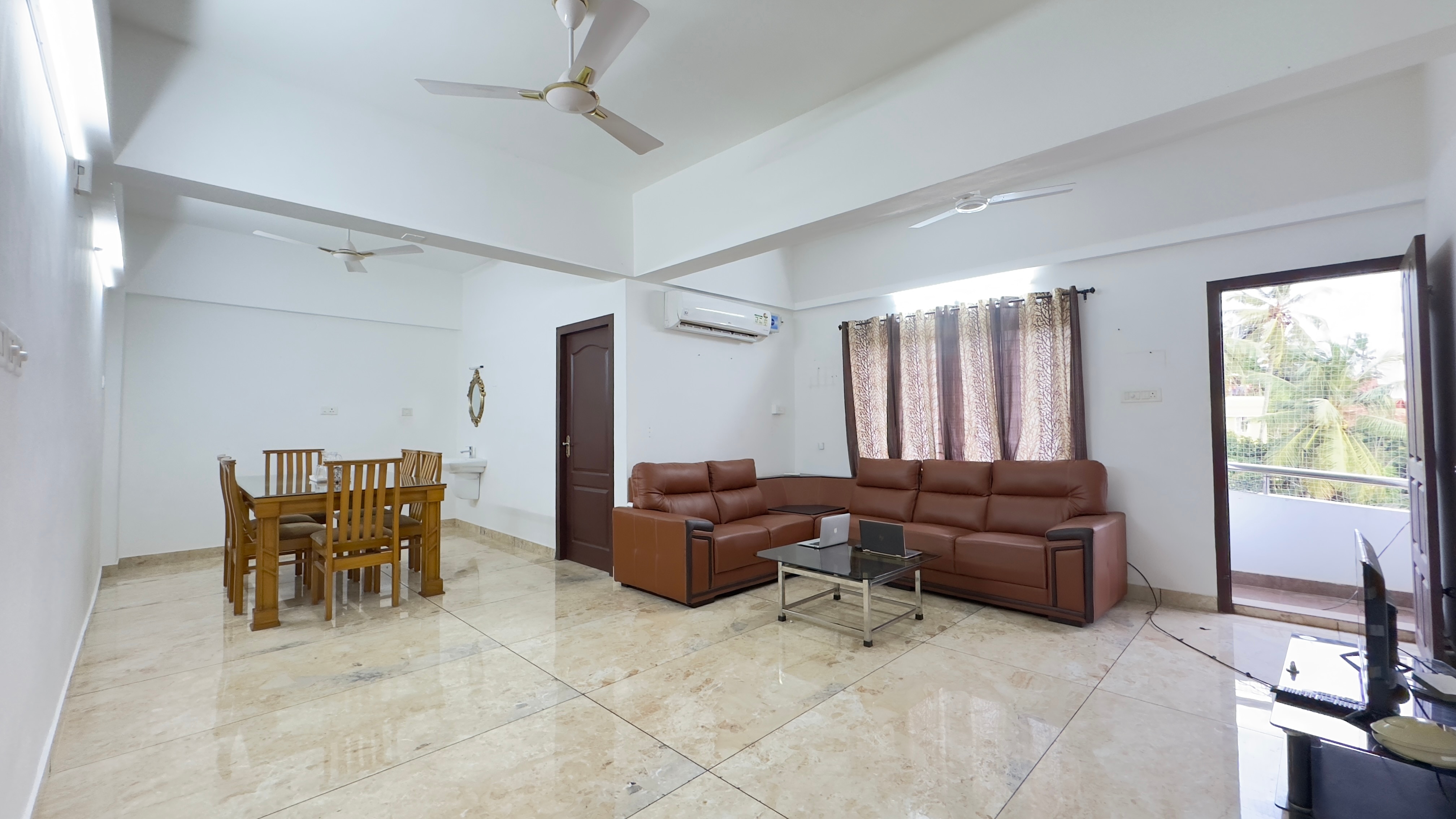 Downtown Manor by Halcyon Traveltech 𝗕𝗢𝗢𝗞 Thiruvananthapuram Apartment