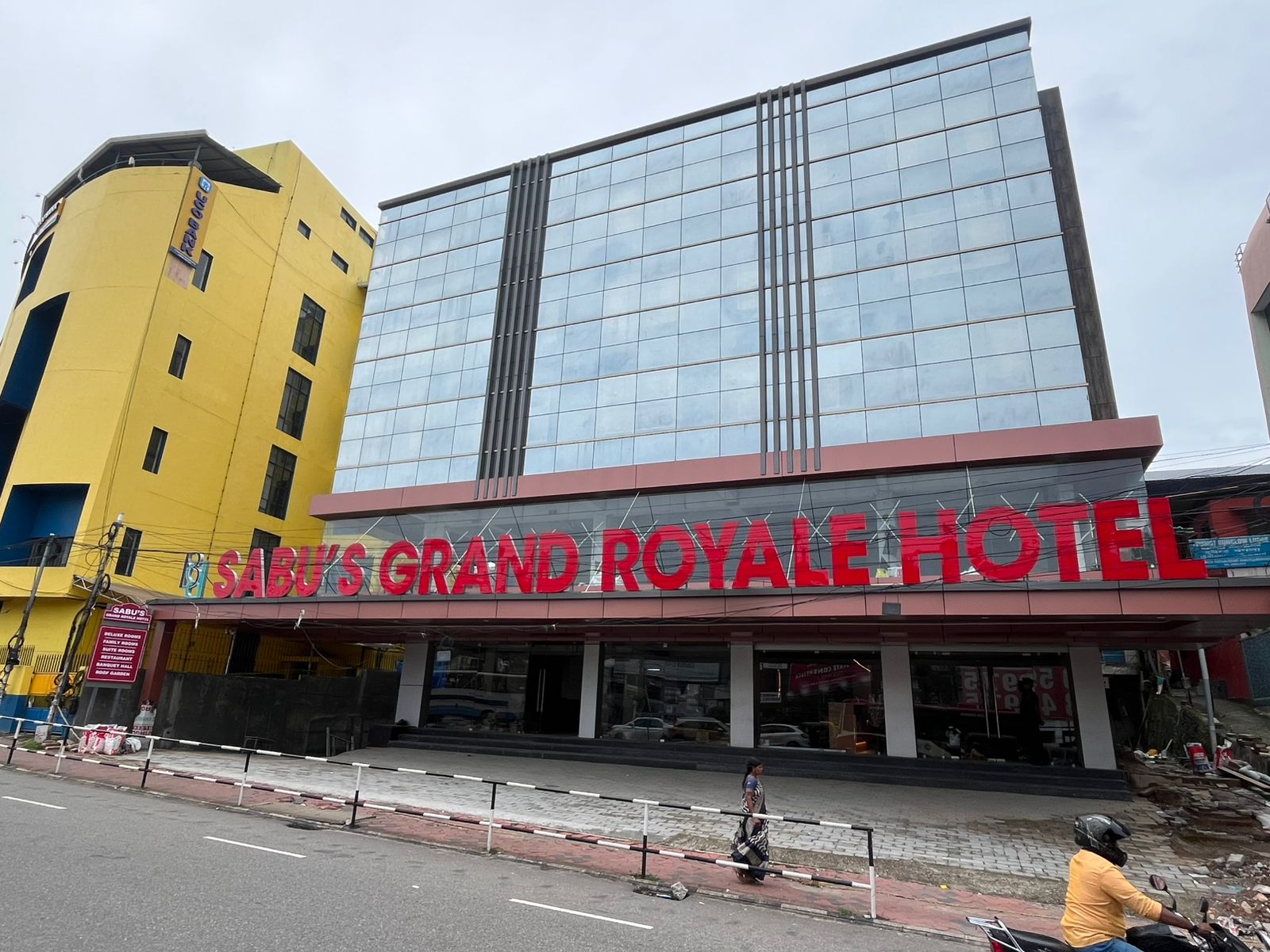 Sabu's Grand Royale Hotel 𝗕𝗢𝗢𝗞 Thiruvananthapuram Hotel