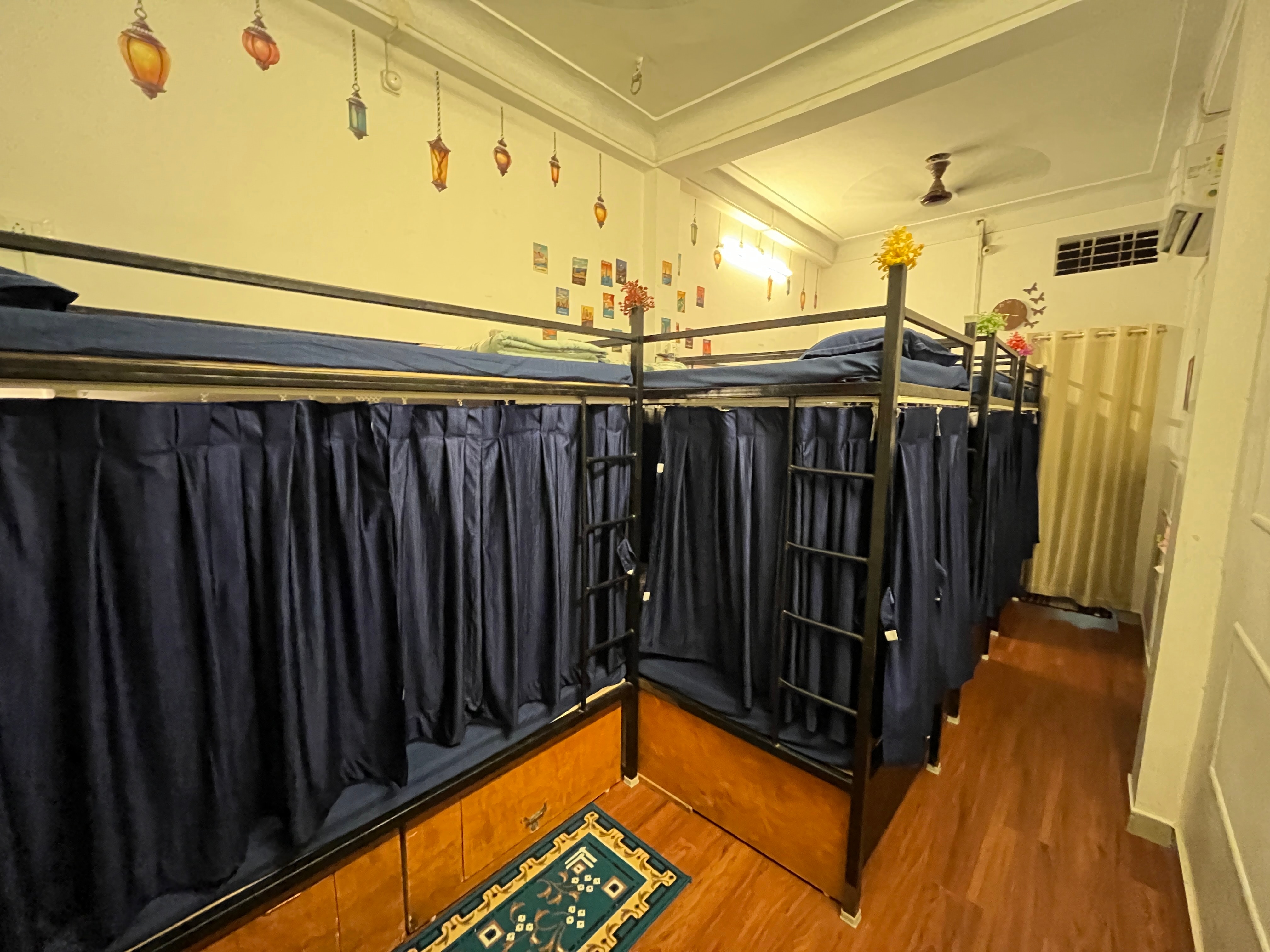Spiritual BackPackers Hostel 𝗕𝗢𝗢𝗞 Ujjain Apartment