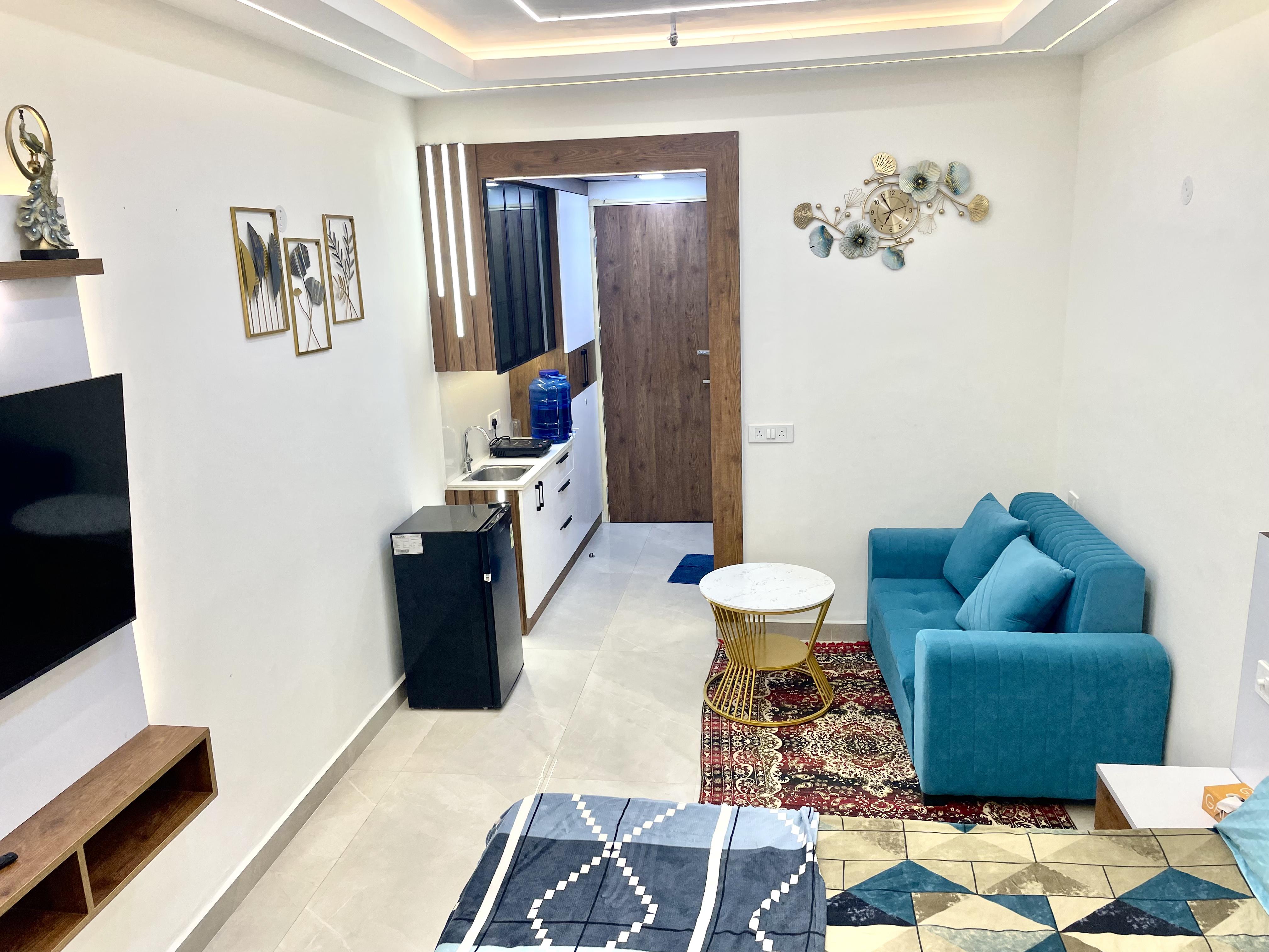 Sunset Bay Suits (Studio Apt 16th Floor) 𝗕𝗢𝗢𝗞 Greater Noida Apartment