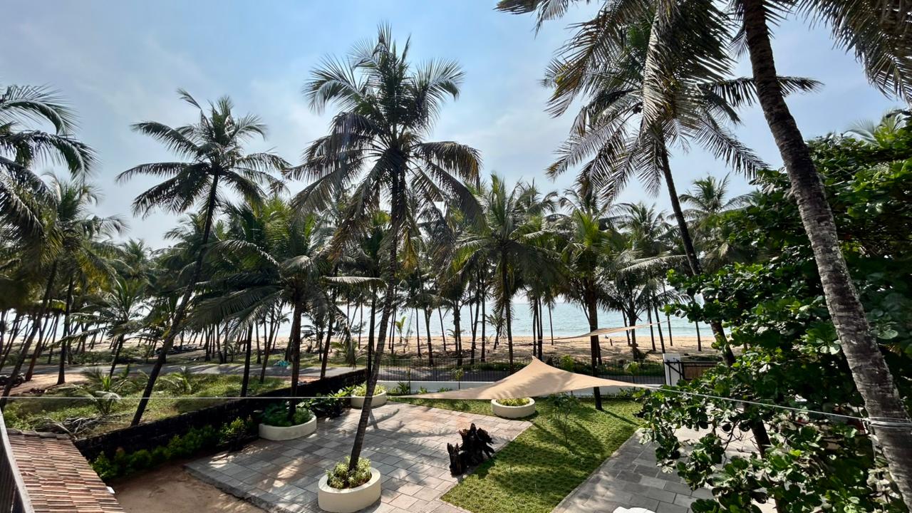 3BR Beachfront Villa with Pool - Villa Marina II 𝗕𝗢𝗢𝗞 Nileshwar Villa