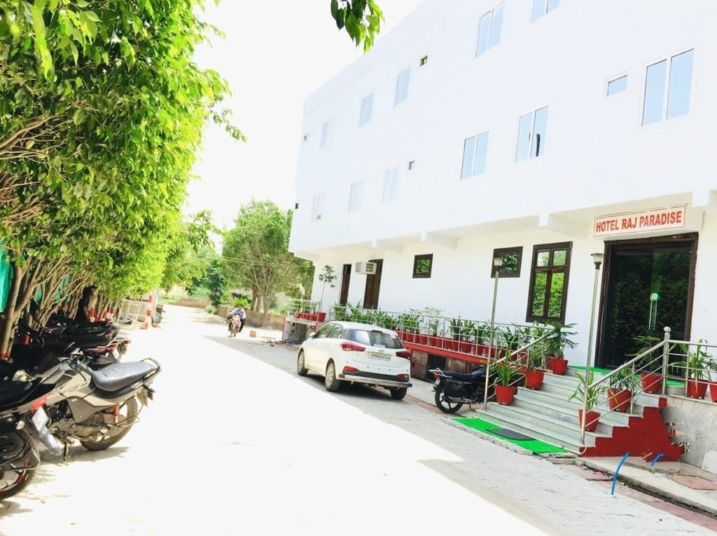 Hotel Raj Paradise 𝗕𝗢𝗢𝗞 Agra Hotel