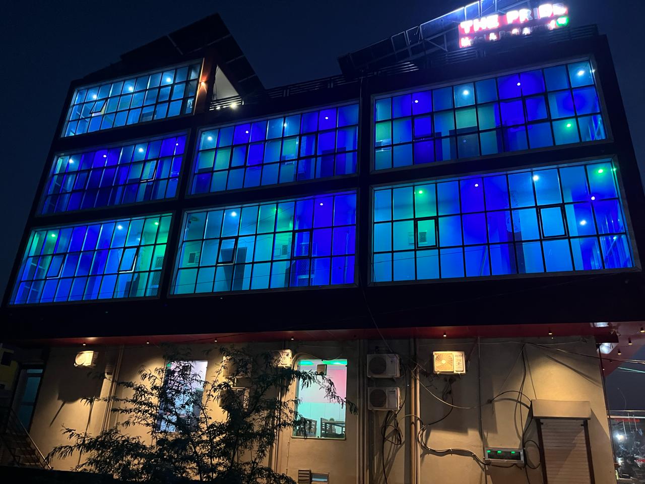 the pride hotel and restaurants 𝗕𝗢𝗢𝗞 Taranagar Hotel