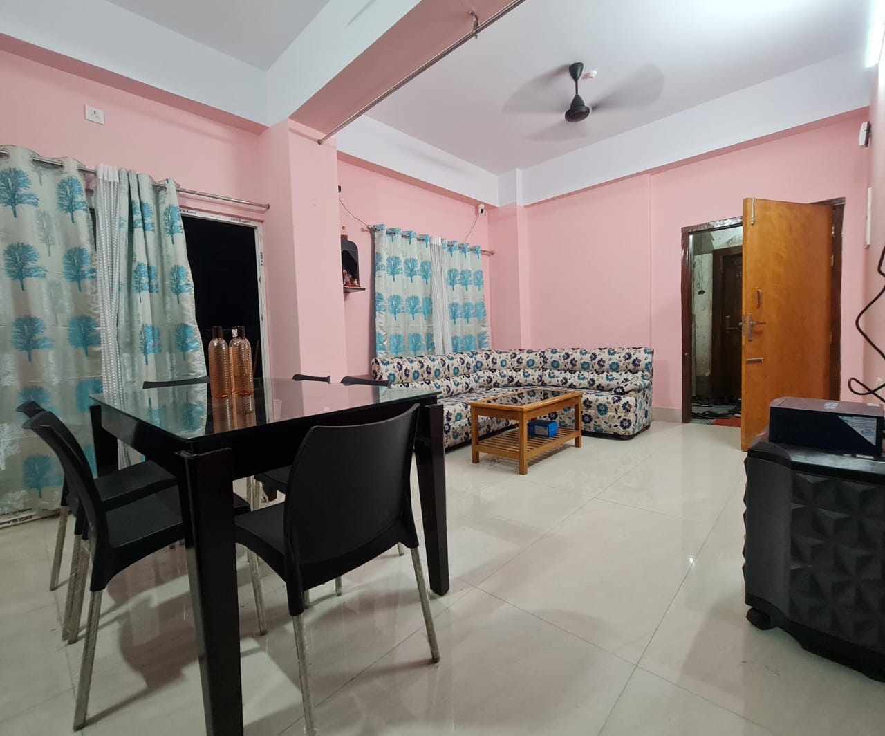 LuxSolaris 𝗕𝗢𝗢𝗞 Guwahati Homestay
