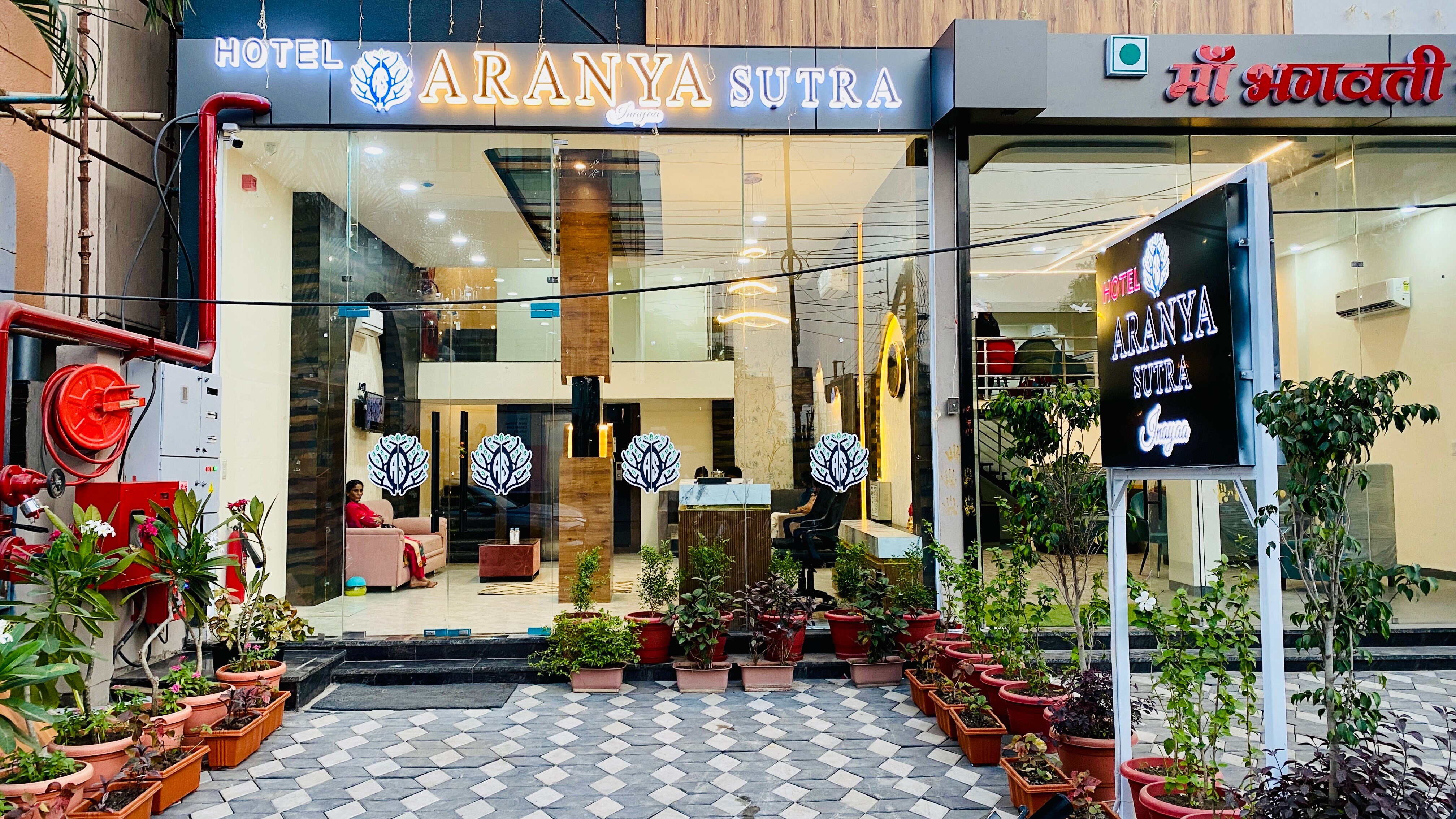 Hotel Pravasa Stay, Dewas Naka 𝗕𝗢𝗢𝗞 Indore Hotel
