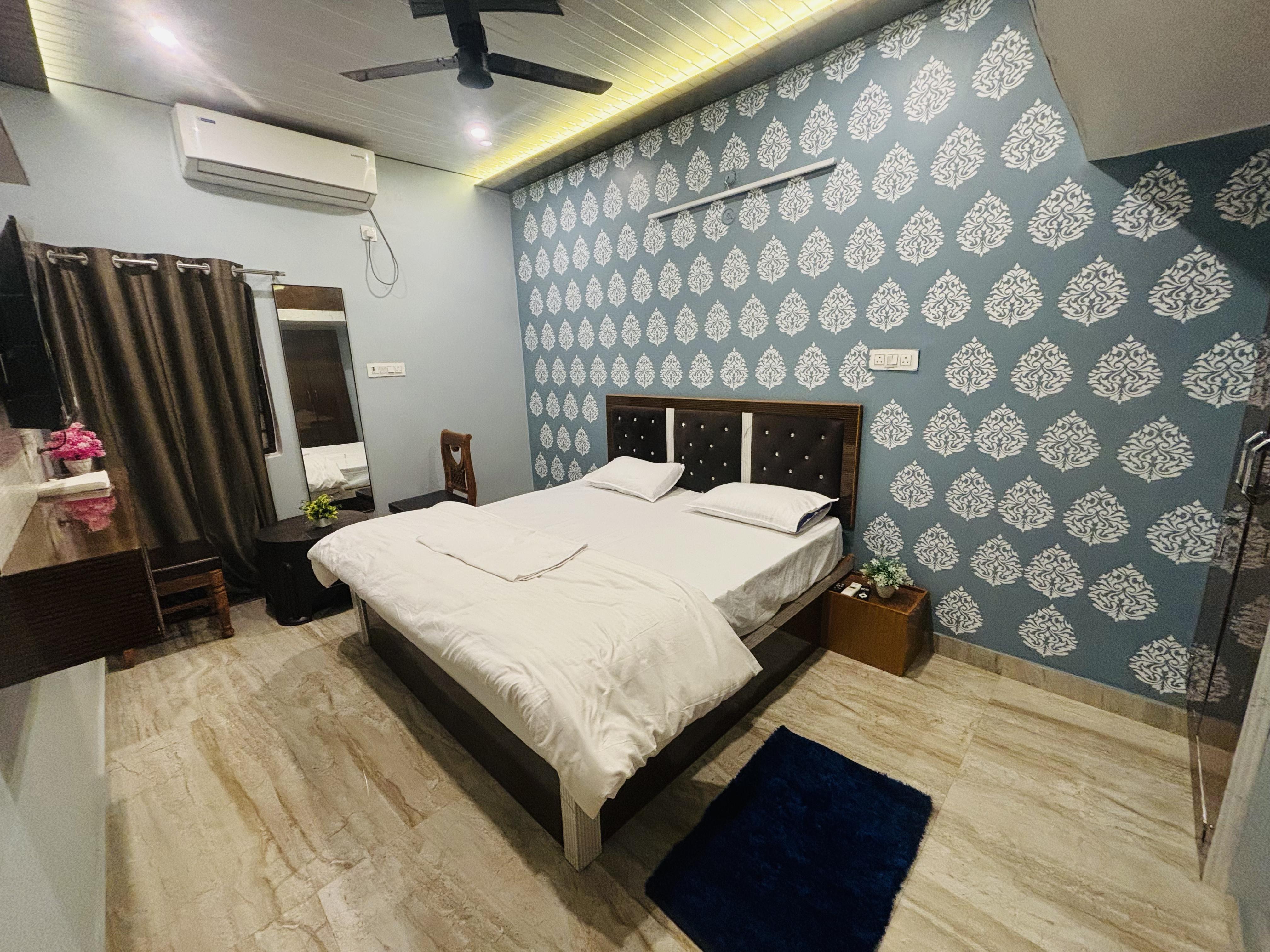 Vindh | Entire 3BHK Apartment 𝗕𝗢𝗢𝗞 Varanasi Homestay