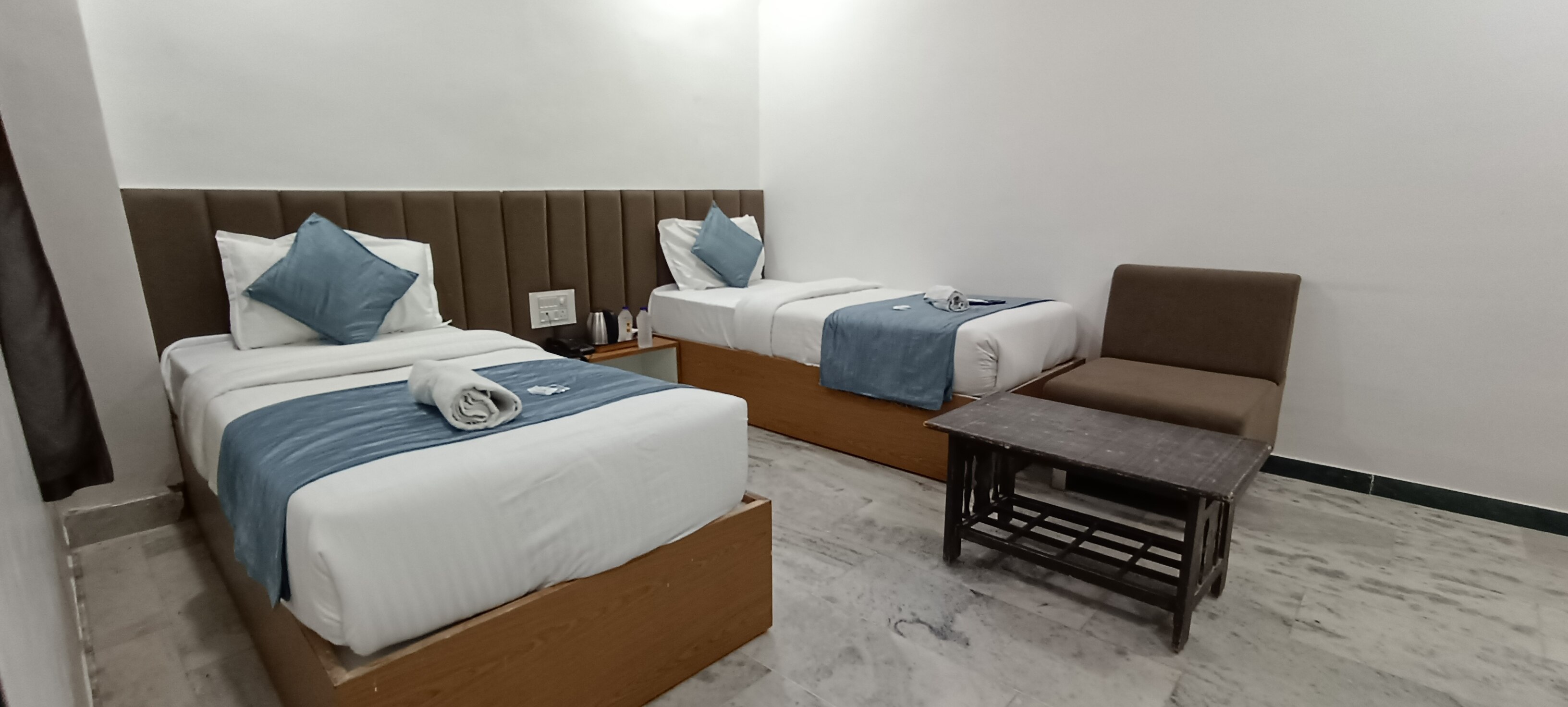 MAHER HOTEL 𝗕𝗢𝗢𝗞 Ahmedabad Hotel