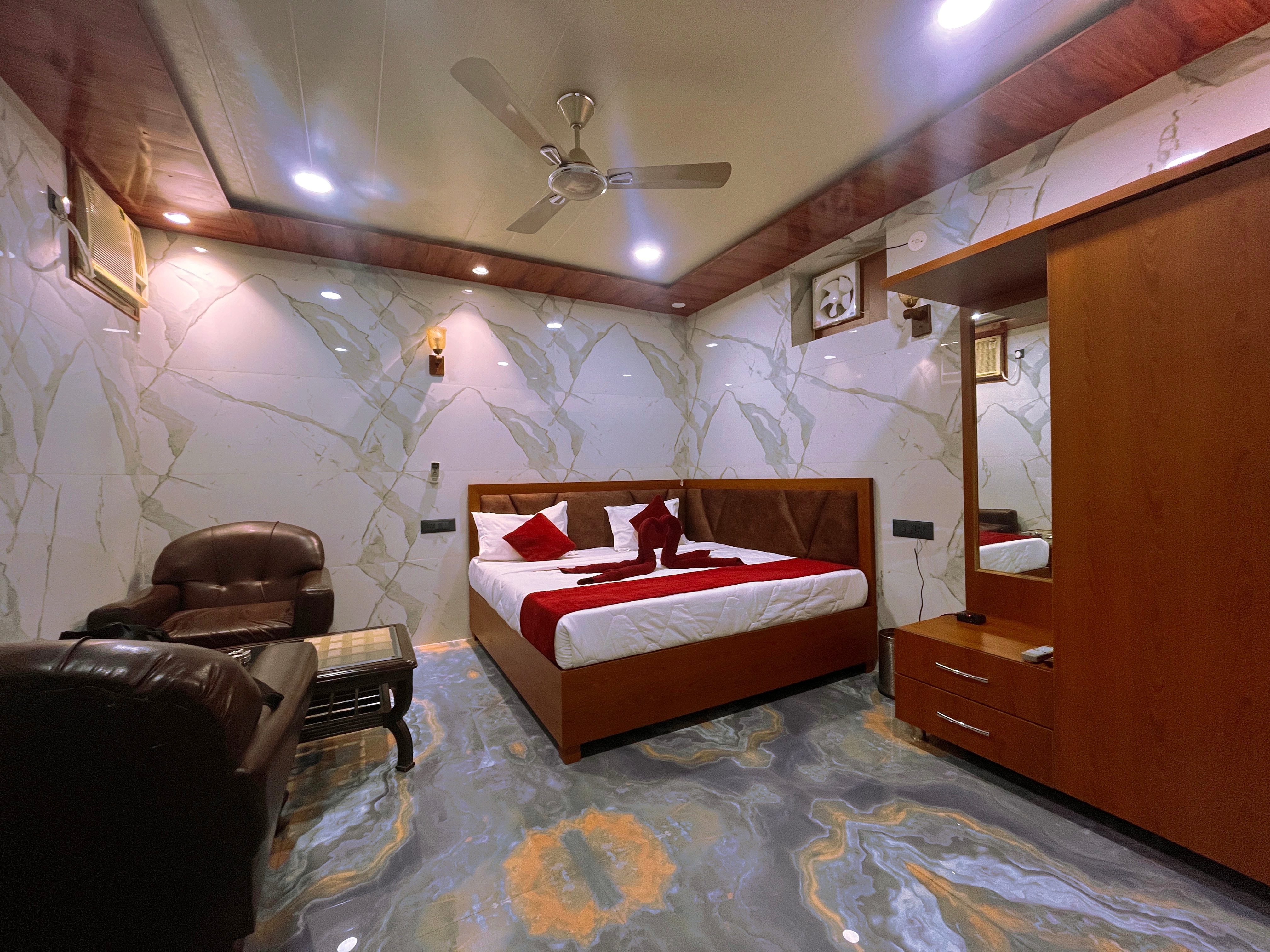 Hotel TR Haveli 𝗕𝗢𝗢𝗞 Anupshahr Hotel