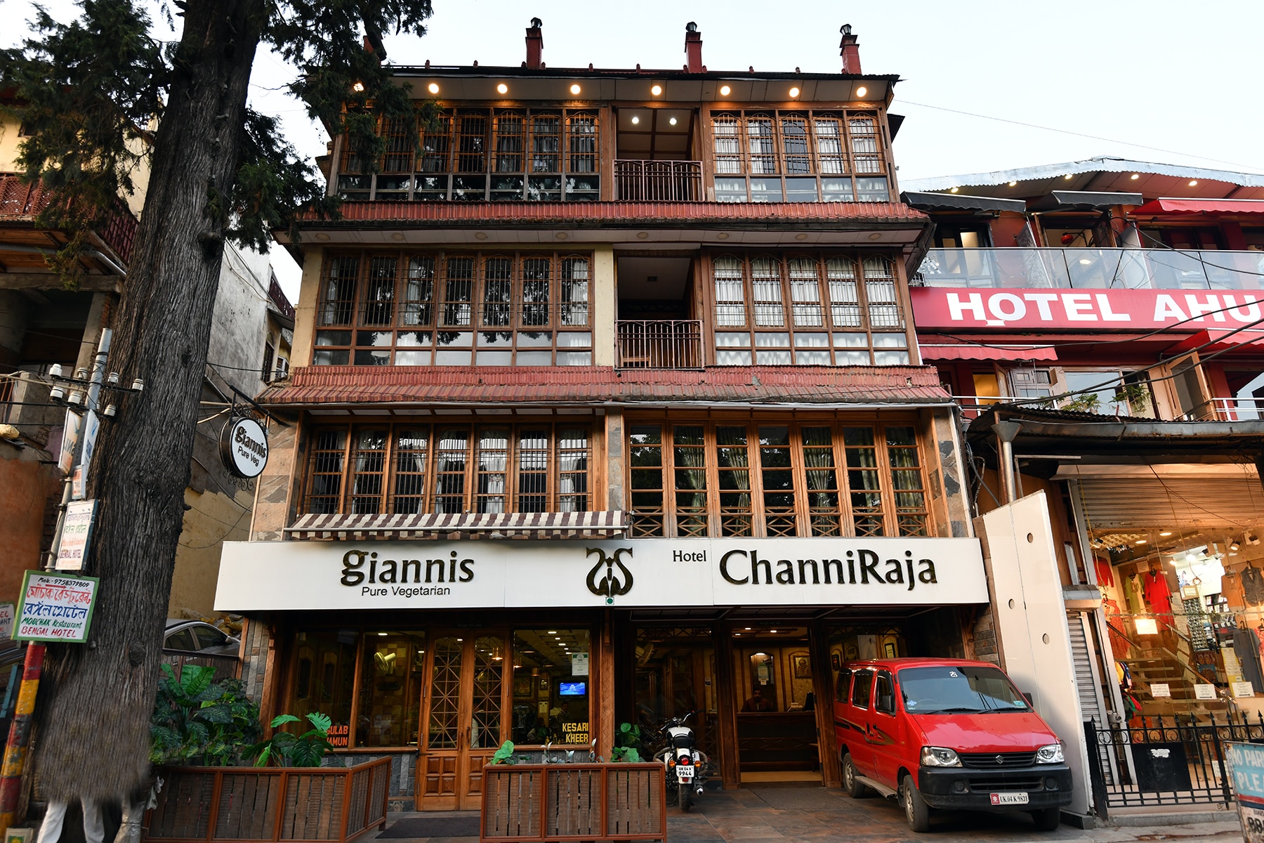 Rooms of Hotel Channi Raja Lake View Rooms at Mall Road - Hotel in Nainital